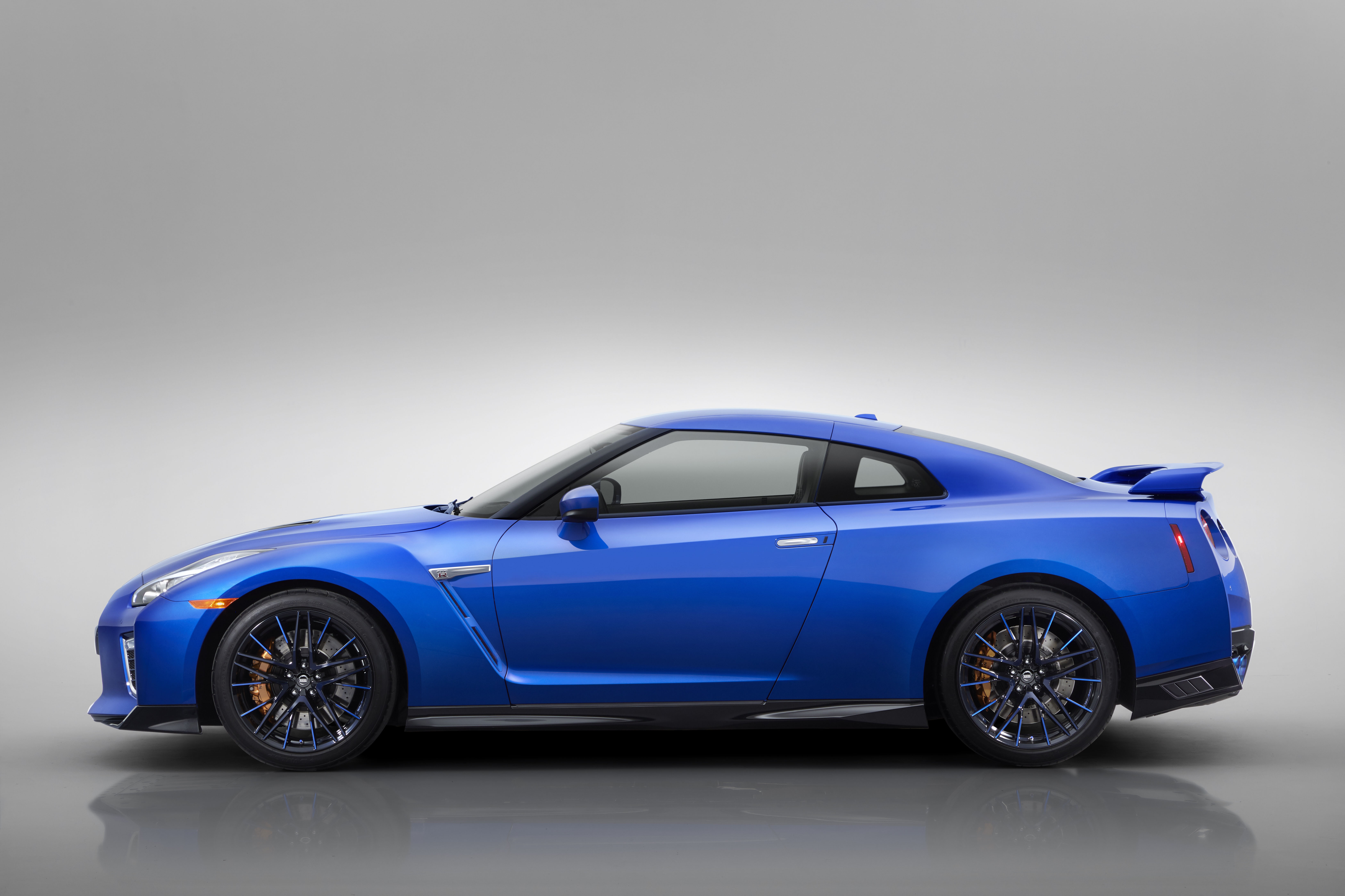Download Car Nissan Vehicle Nissan GT-R 4k Ultra HD Wallpaper