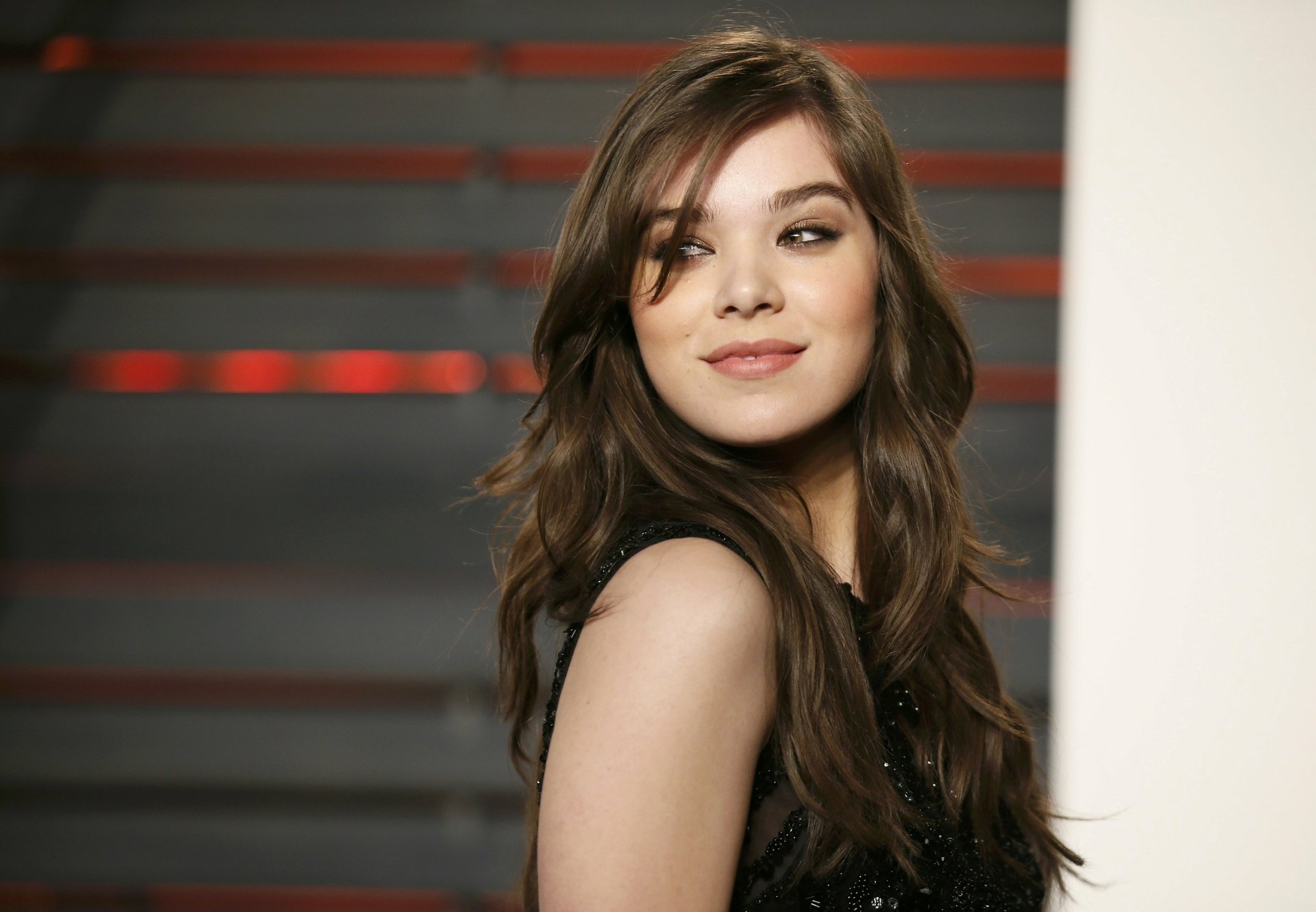 Download Smile Brunette Singer Actress American Celebrity Hailee ...