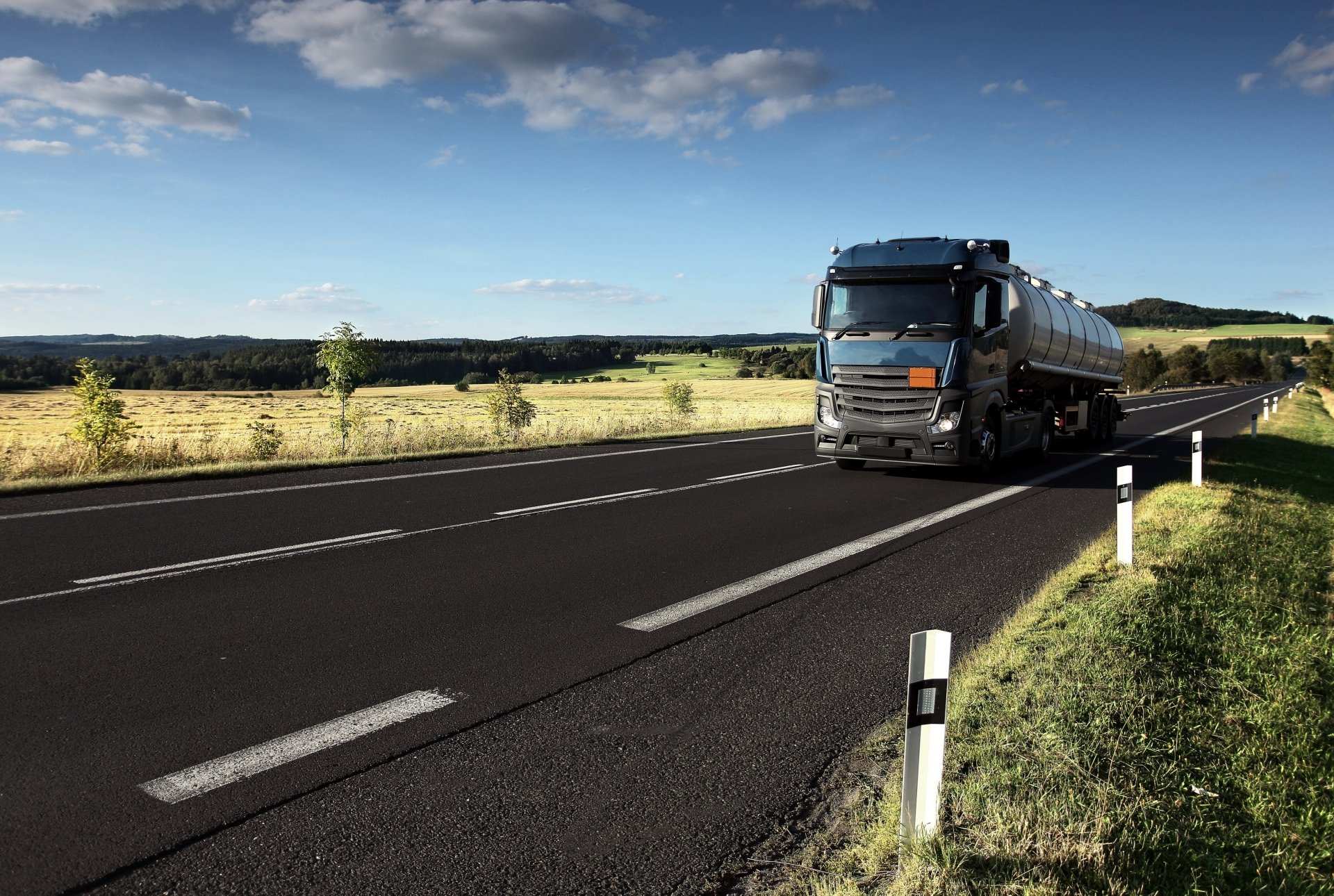 Download Vehicle Truck 4k Ultra HD Wallpaper