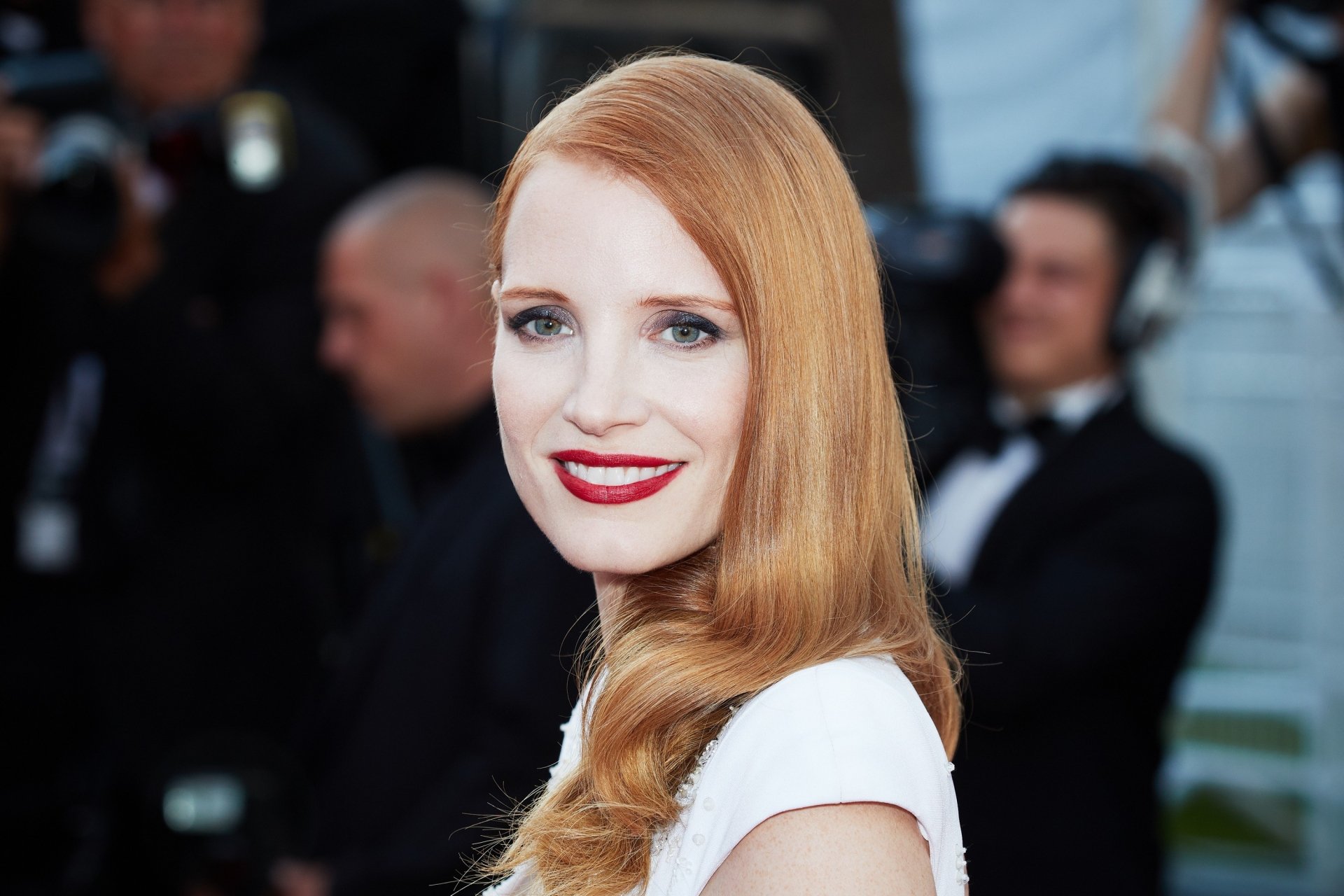 Jessica Chastain: Radiant Redhead with Blue Eyes and a Stunning Smile ...