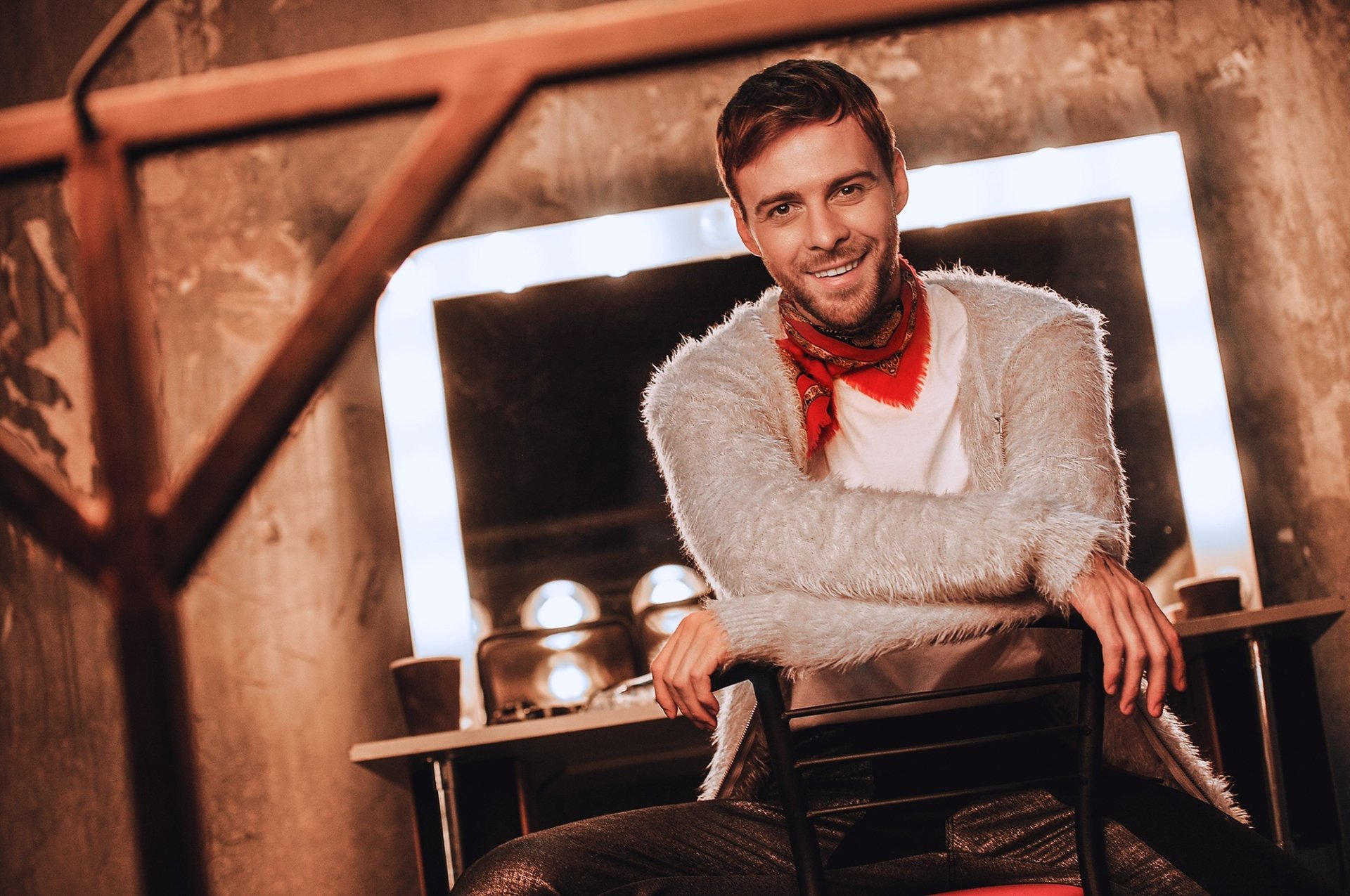 Download Smile Man Model HD Wallpaper | 2000x1328 | Wallpaper Abyss