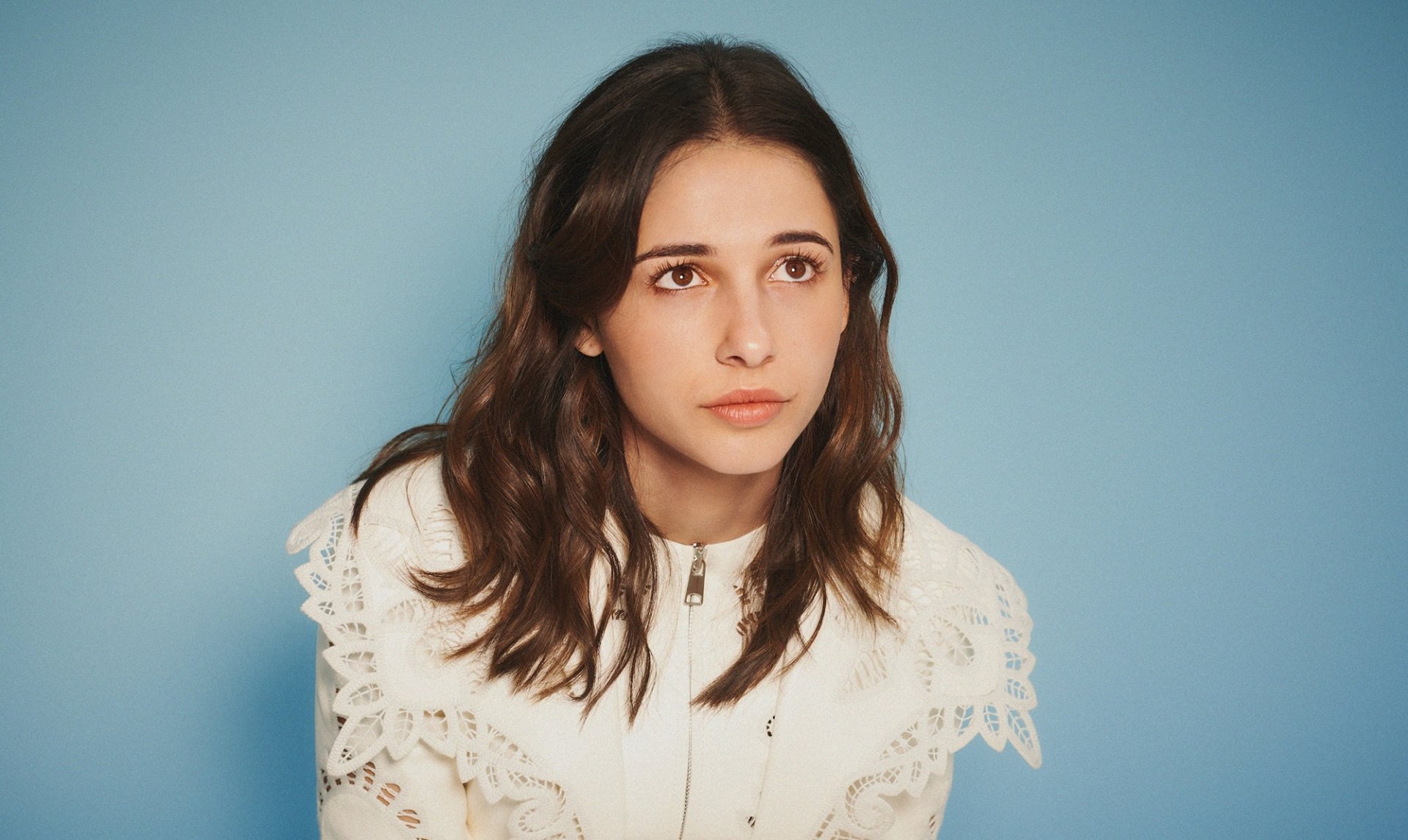 Download Brown Eyes Brunette Actress English Celebrity Naomi Scott HD ...