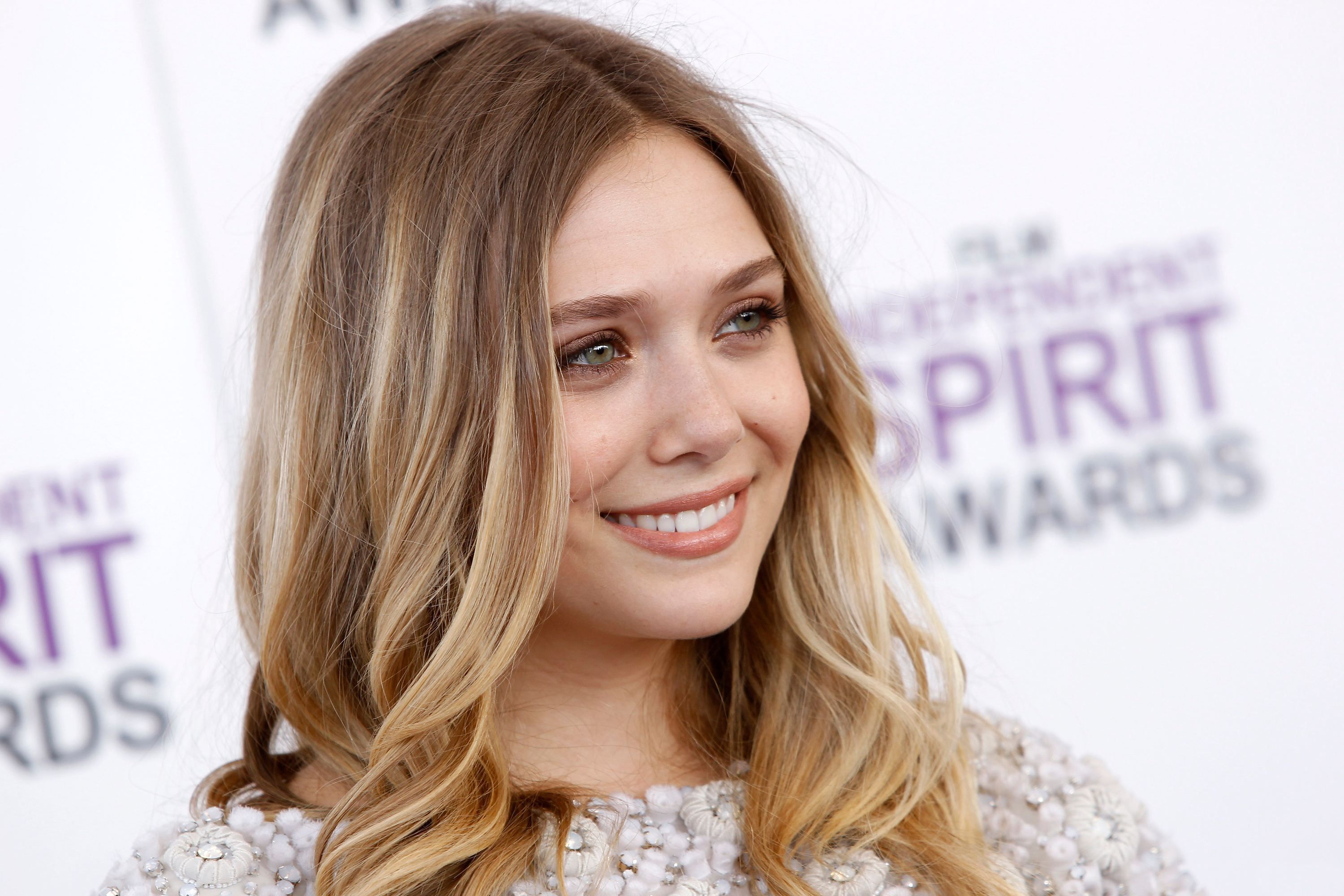Elizabeth Olsen: Radiant Blonde Smile – American Actress Celebrity HD ...