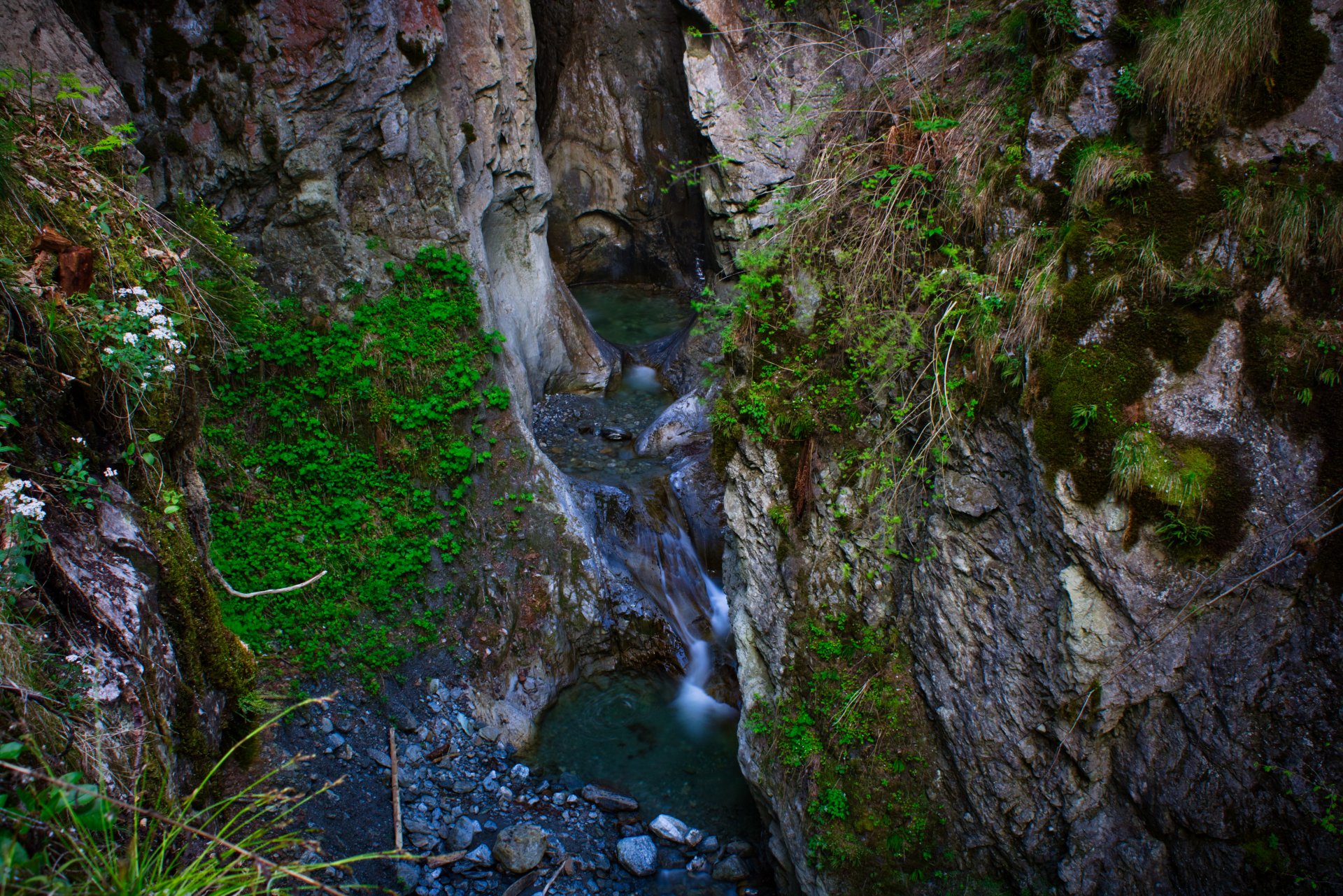 Ultra HD Canyon Stream: Nature’s Serene Water Flow by egoshootersucht ...
