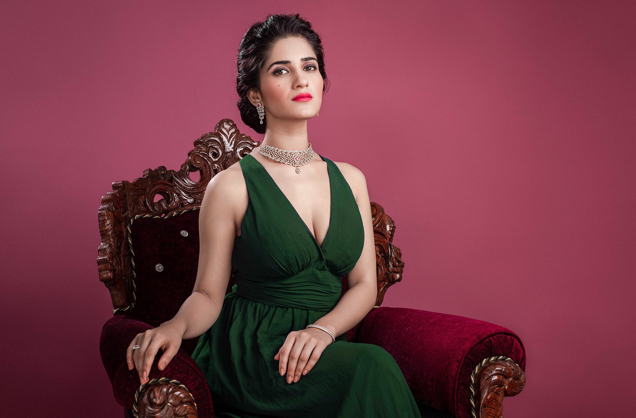 Download Brown Eyes Necklace Black Hair Green Eyes Lipstick Indian