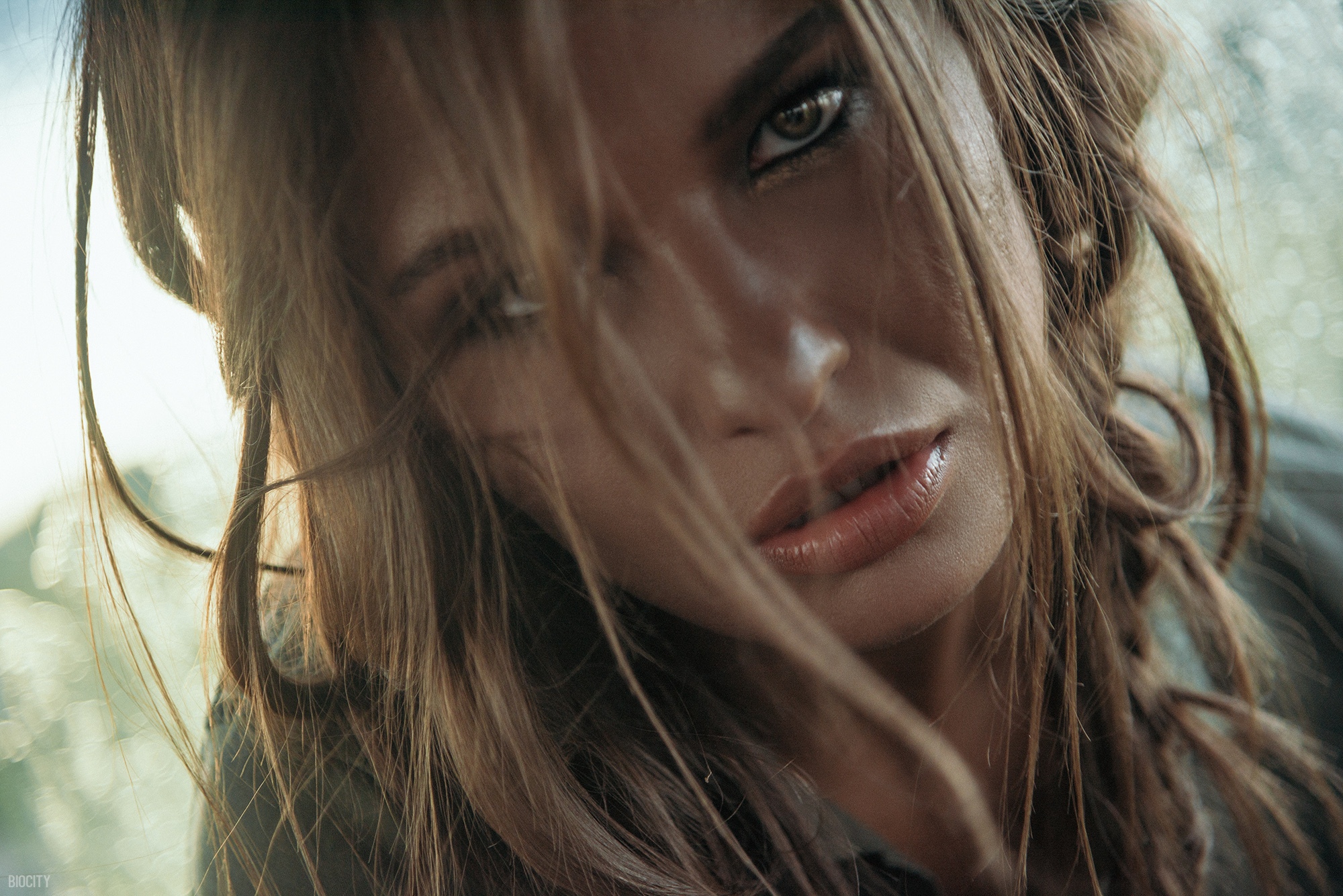 Download Stare Blonde Model Woman Face HD Wallpaper