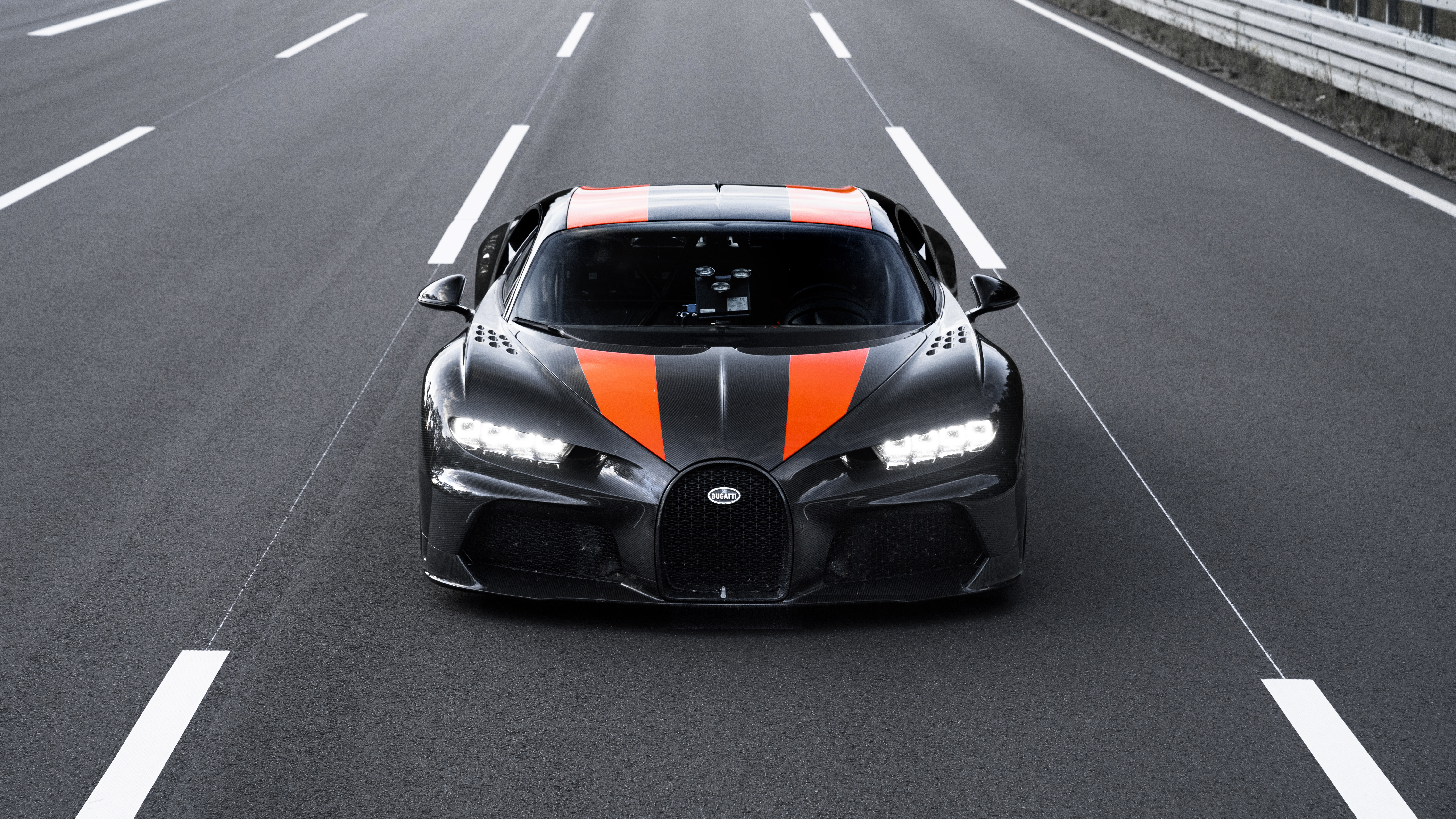 Download Vehicle Bugatti Chiron 4k Ultra HD Wallpaper