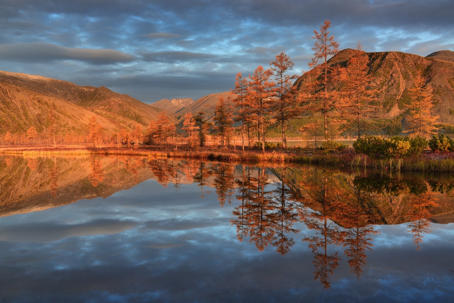 Autumn Serenity: Mountain Lake Reflection HD Wallpaper | 2560x1709 ...