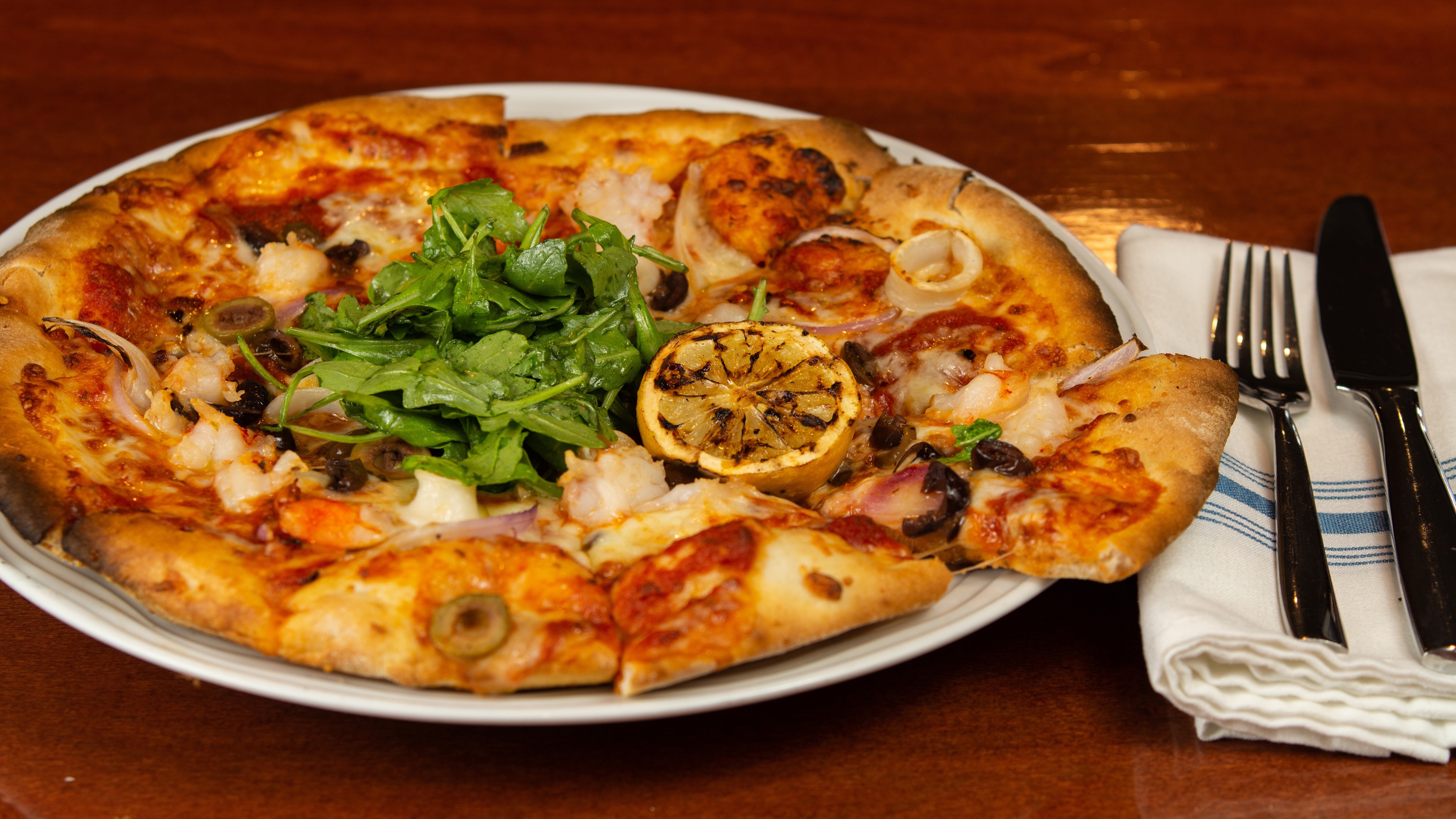 Download Vegetable Cheese Lemon Food Pizza 4k Ultra HD Wallpaper