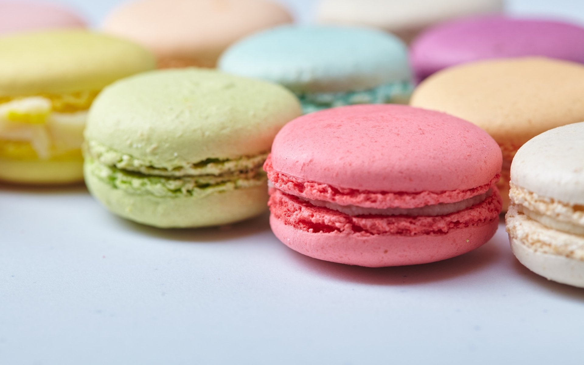 Download Dessert Food Macaron HD Wallpaper | 2880x1800 | Wallpaper Abyss