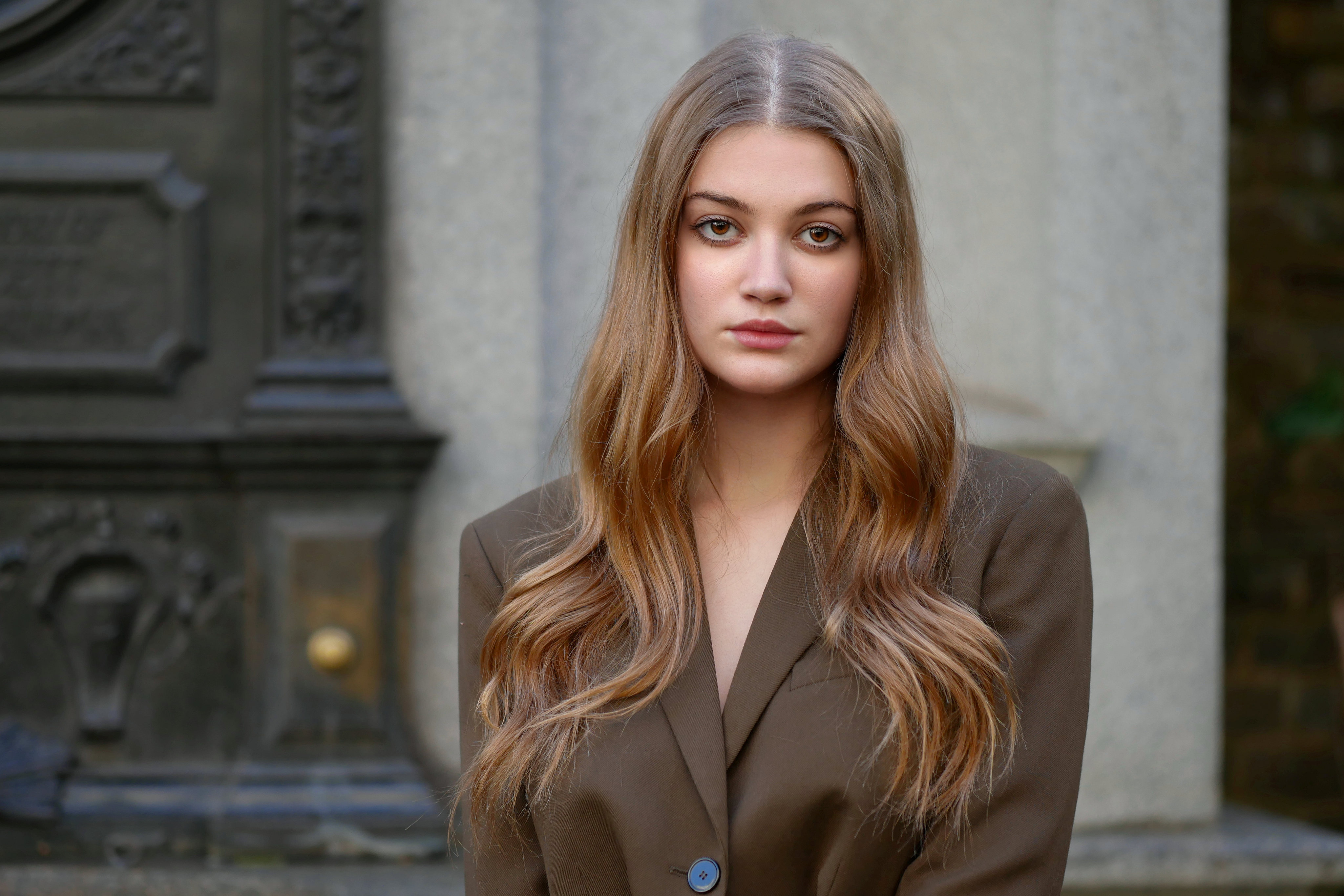 Download Brown Eyes Blonde Woman Model 4k Ultra HD Wallpaper