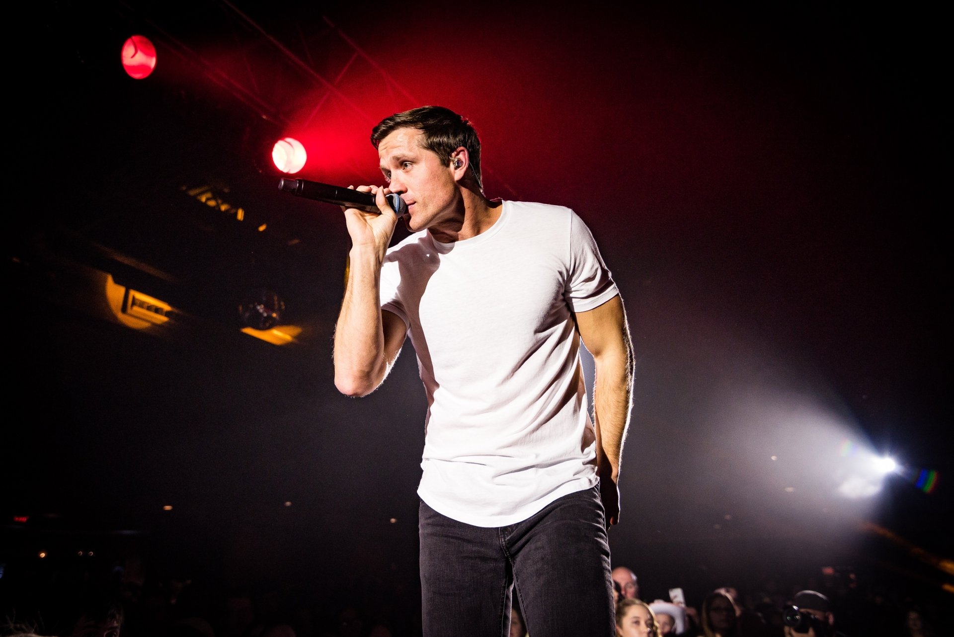 Dynamic Concert Performance Wallpaper HD