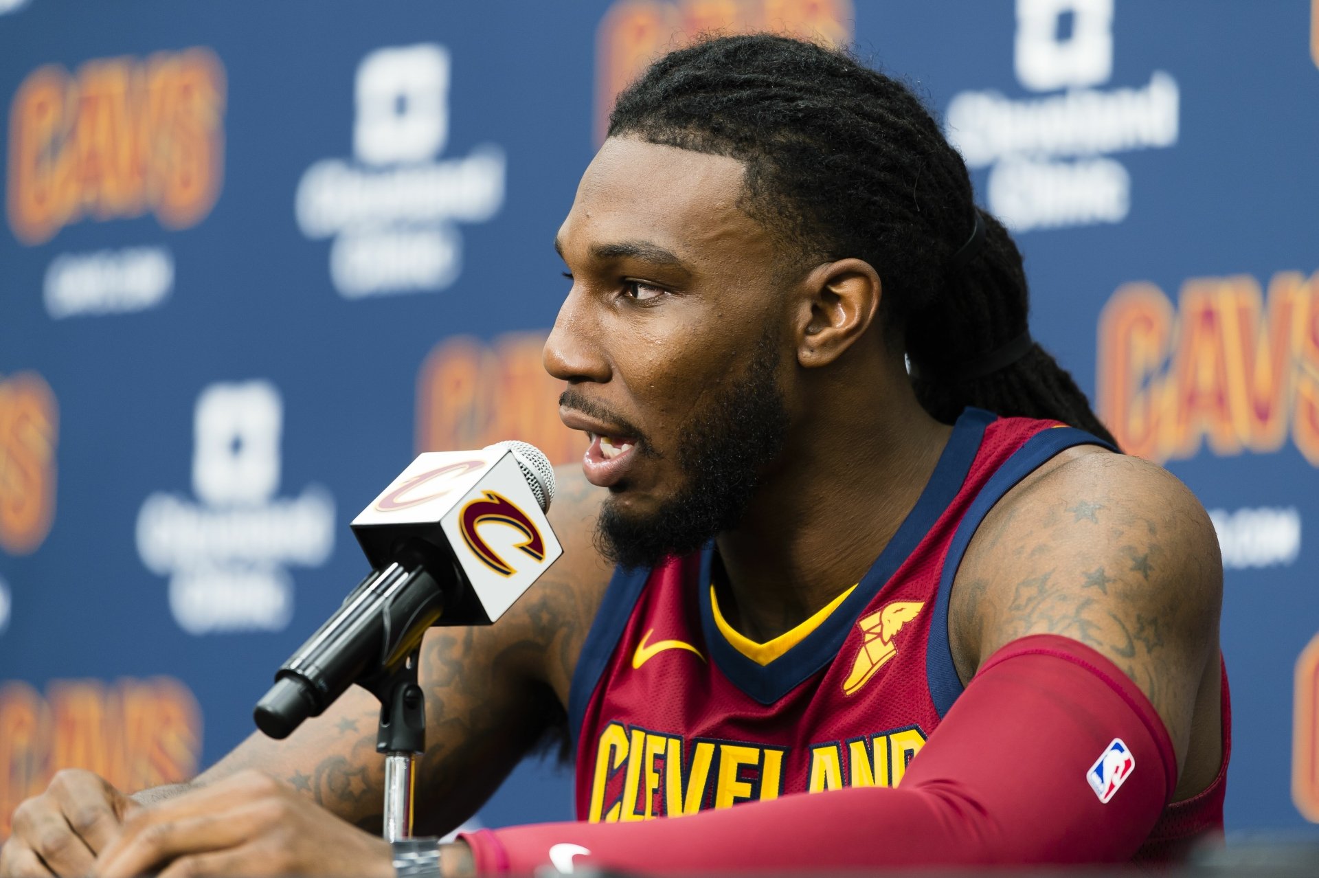 Basketball Player HD Wallpaper - Press Conference Moment