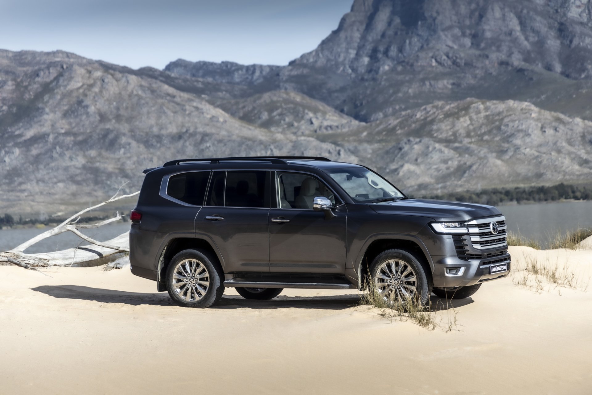 Download SUV Vehicle Toyota Land Cruiser ZX HD Wallpaper