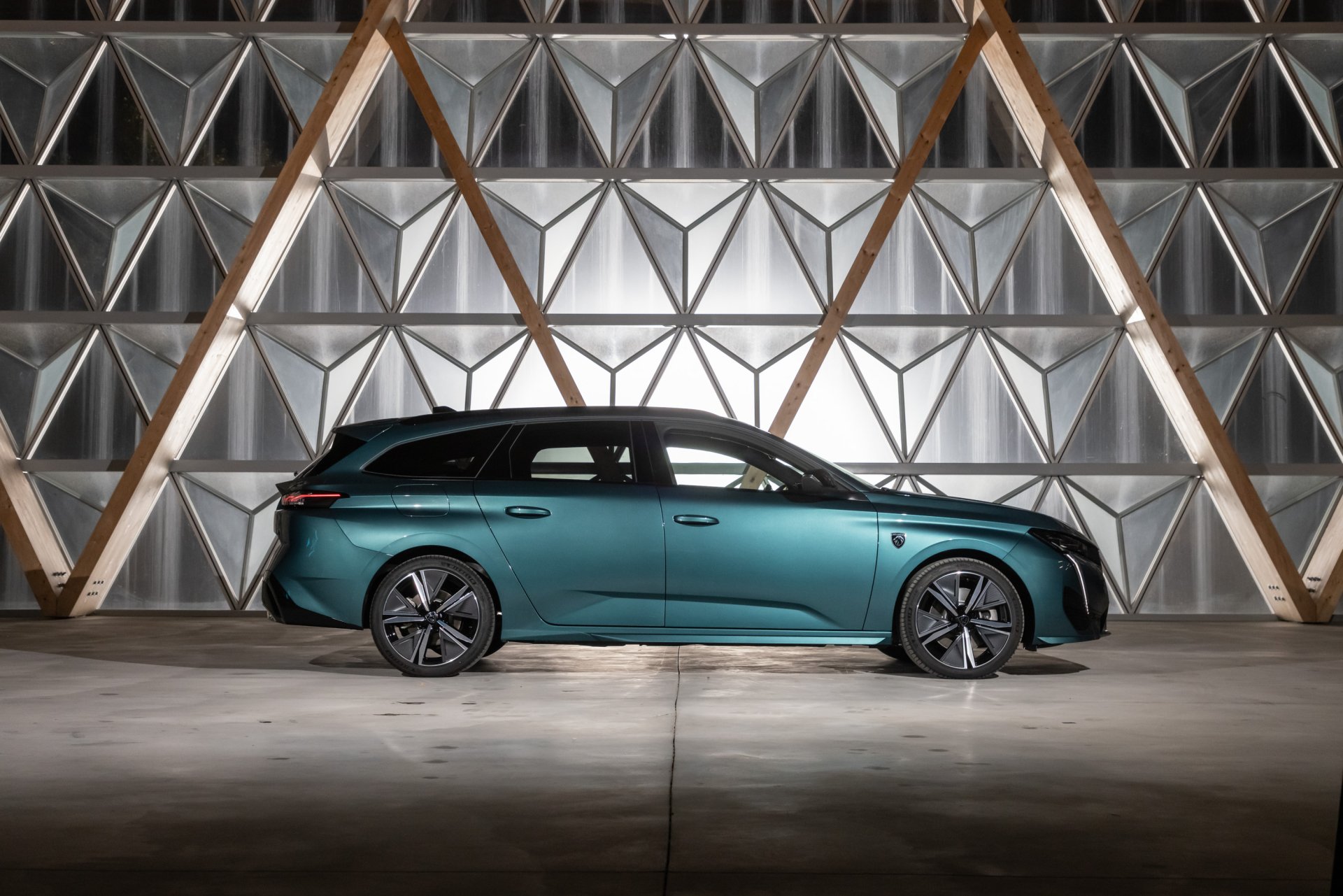 Download Peugeot 308 SW HYBRID Vehicle Peugeot 308 SW HD Wallpaper