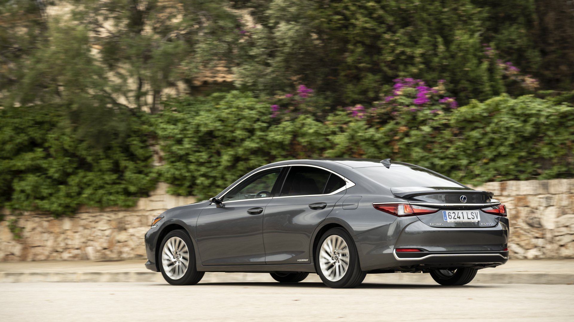 Download Vehicle Lexus ES 300H 4k Ultra HD Wallpaper