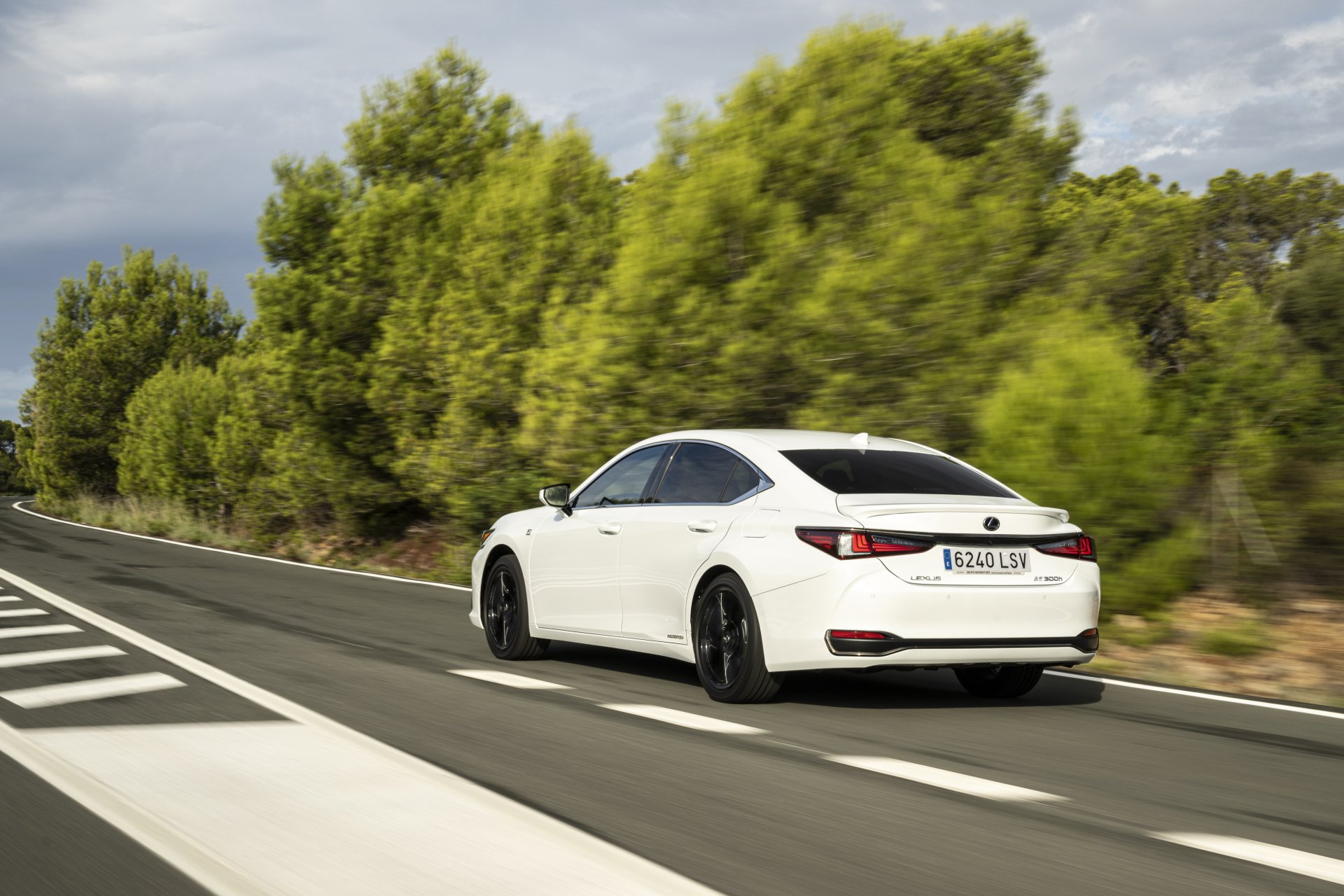 Download Lexus ES 300h F SPORT Vehicle Lexus ES 300H 4k Ultra HD Wallpaper