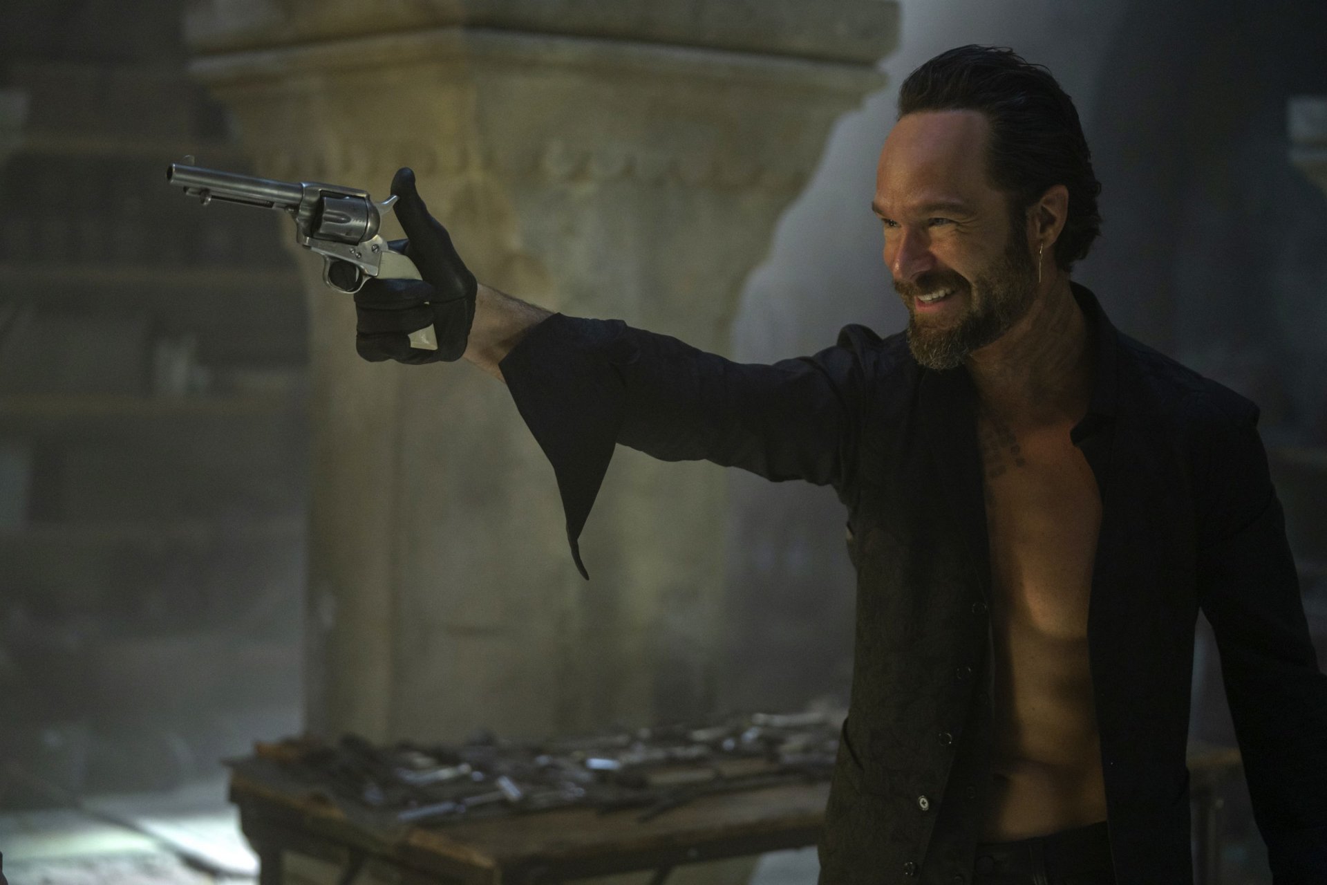 Download Chris Diamantopoulos Movie Red Notice HD Wallpaper