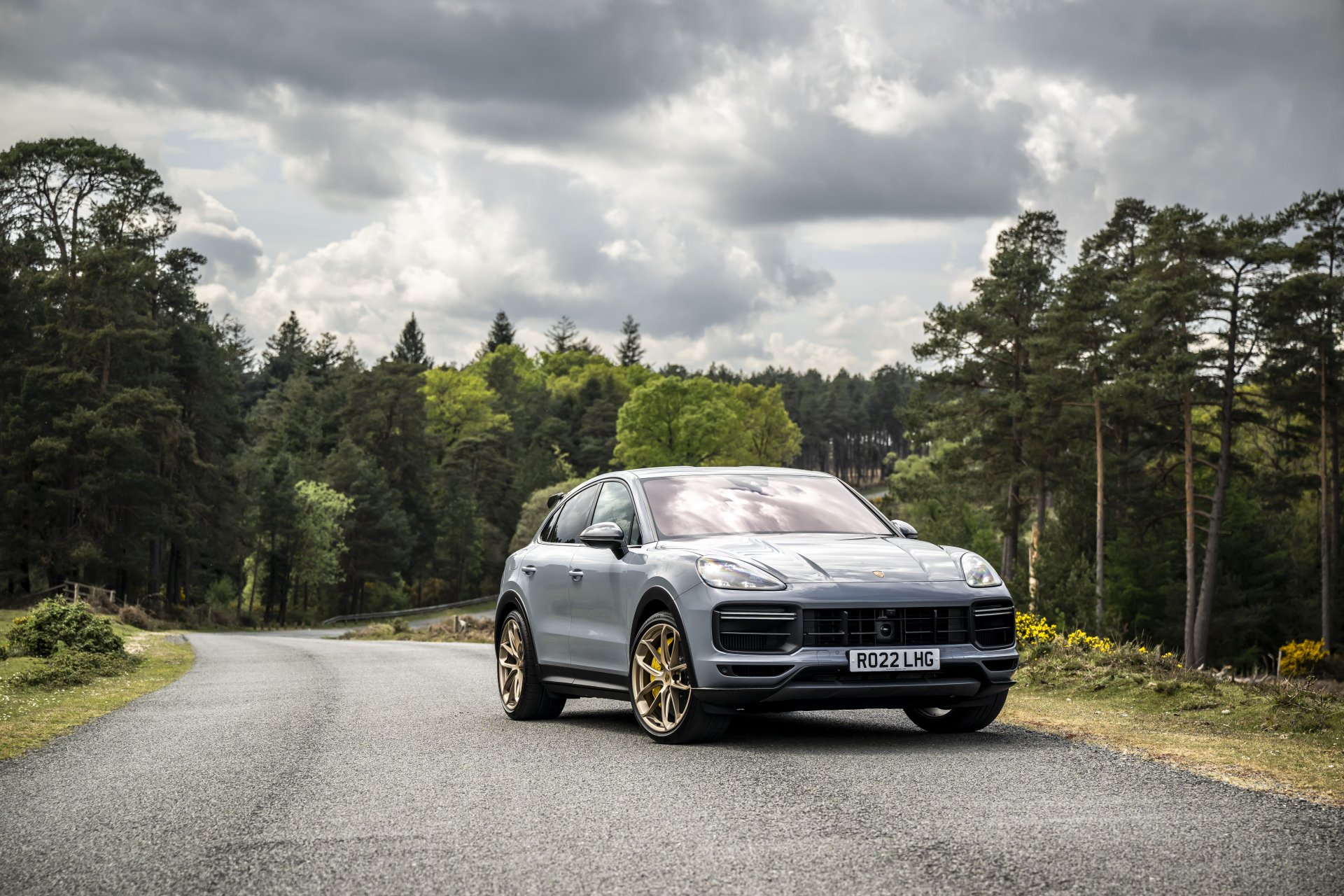 Download Vehicle Porsche Cayenne Turbo 8k Ultra HD Wallpaper