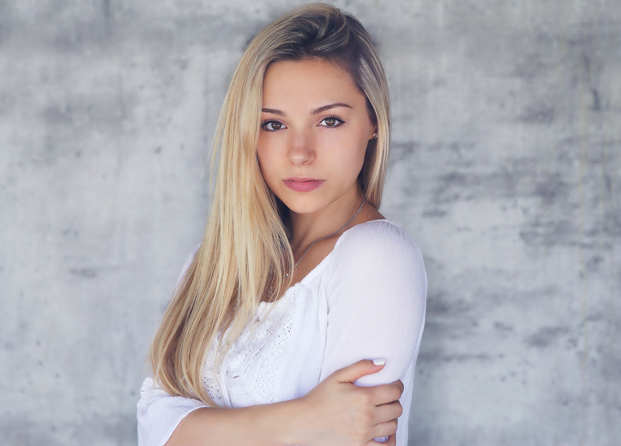 Download Woman Model HD Wallpaper