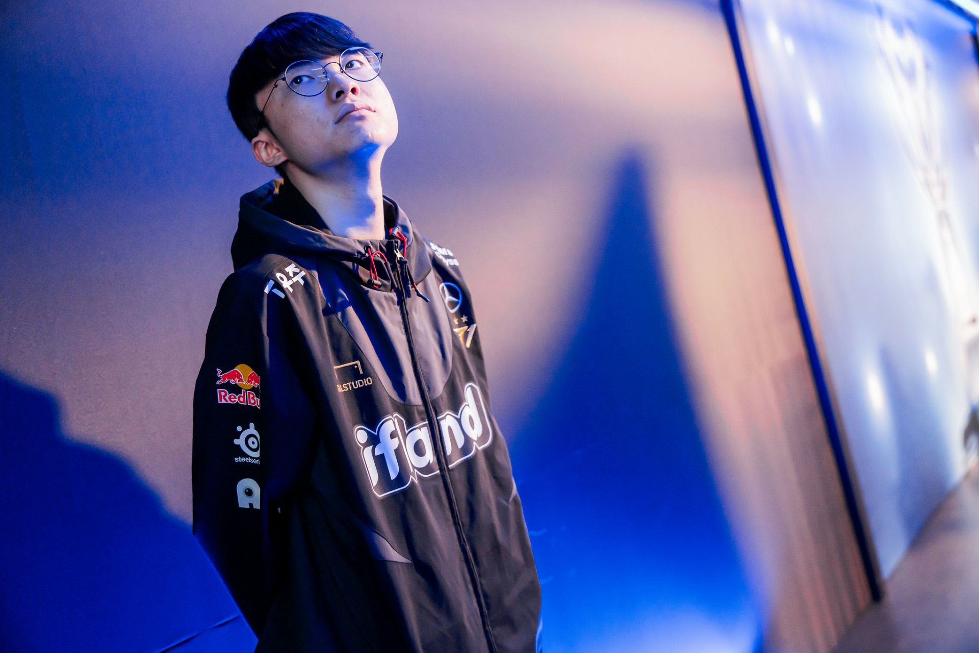 T1 Neon Mid — Legendary Pro Gamer HD Wallpaper