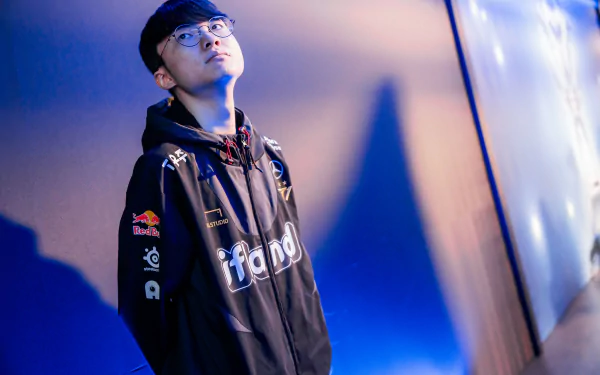 Faker in Action: 4K Ultra HD Wallpaper for League of Legends Fans