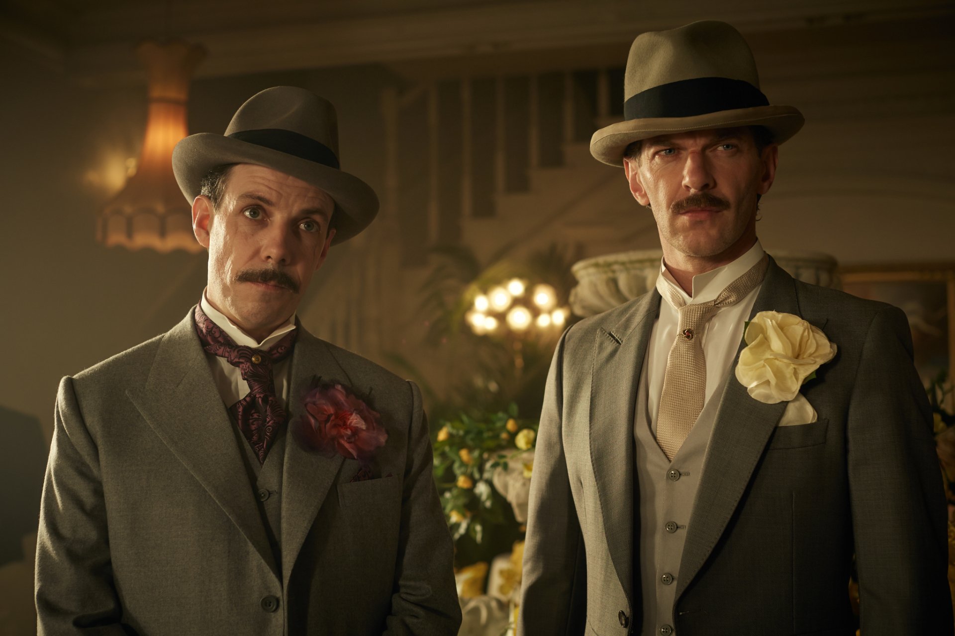 Peaky Blinders HD Wallpaper | Vintage Gangster Show Background