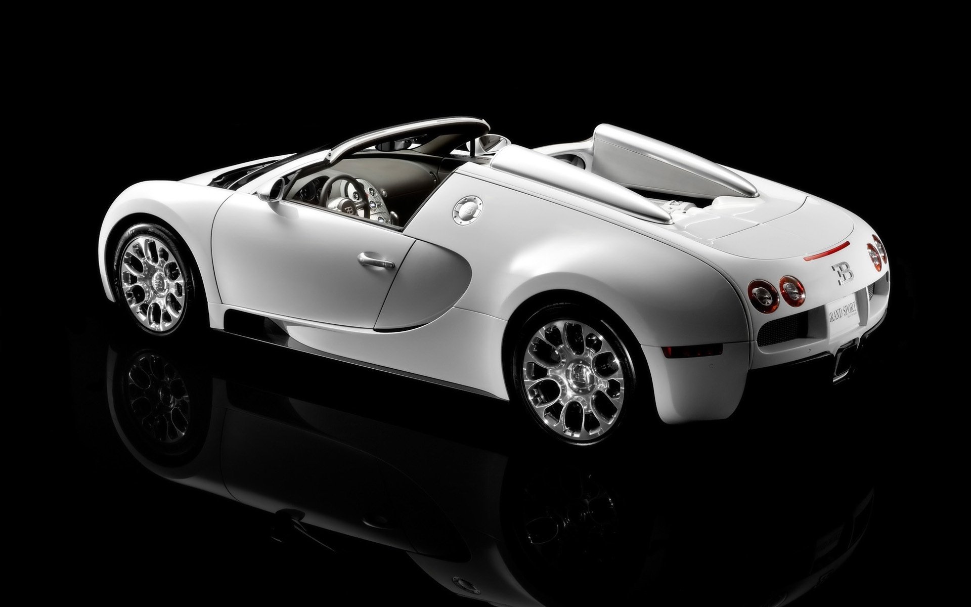 Stunning Silver Bugatti Veyron HD Wallpaper
