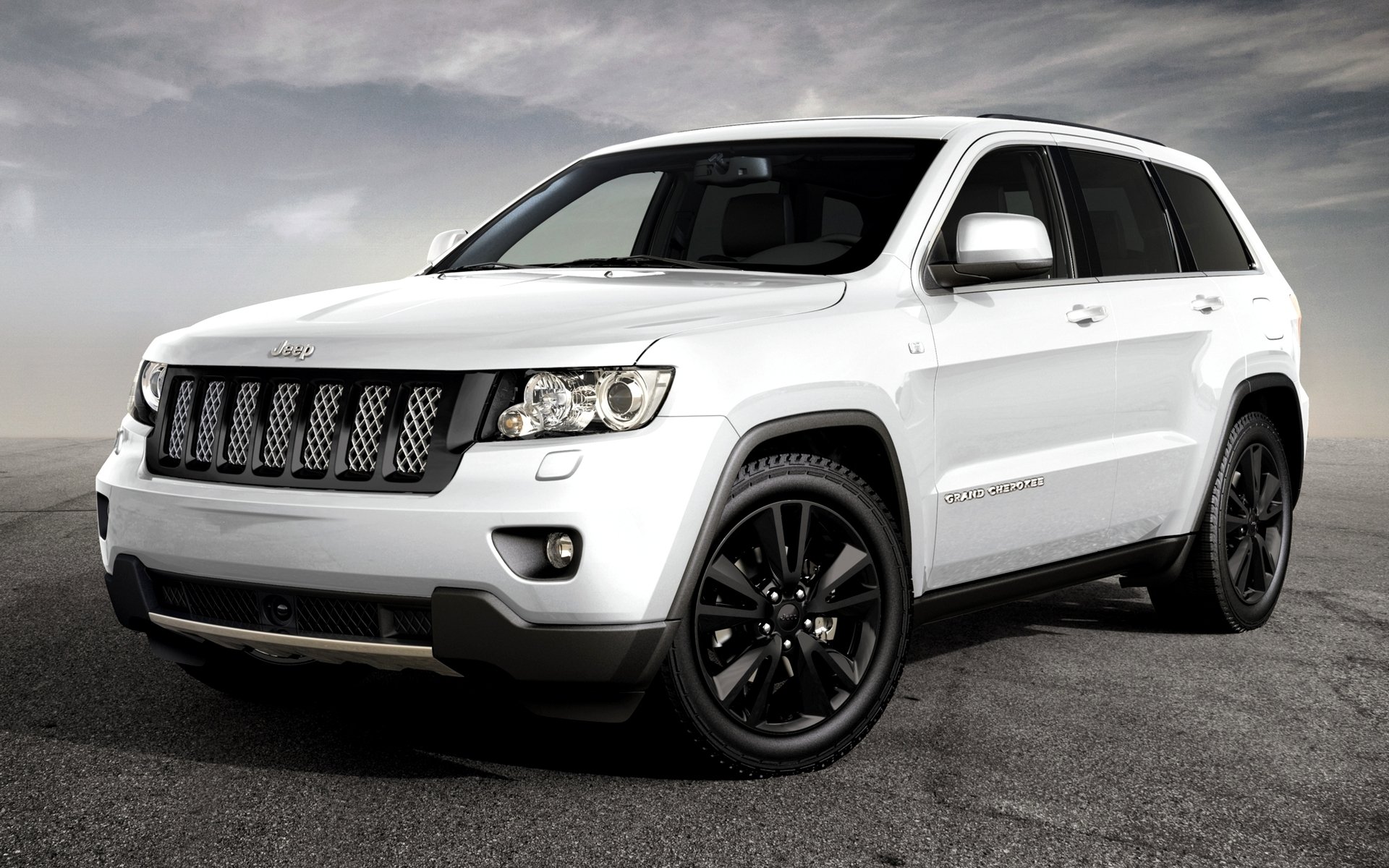 Stunning HD Wallpaper of a White Jeep Vehicle