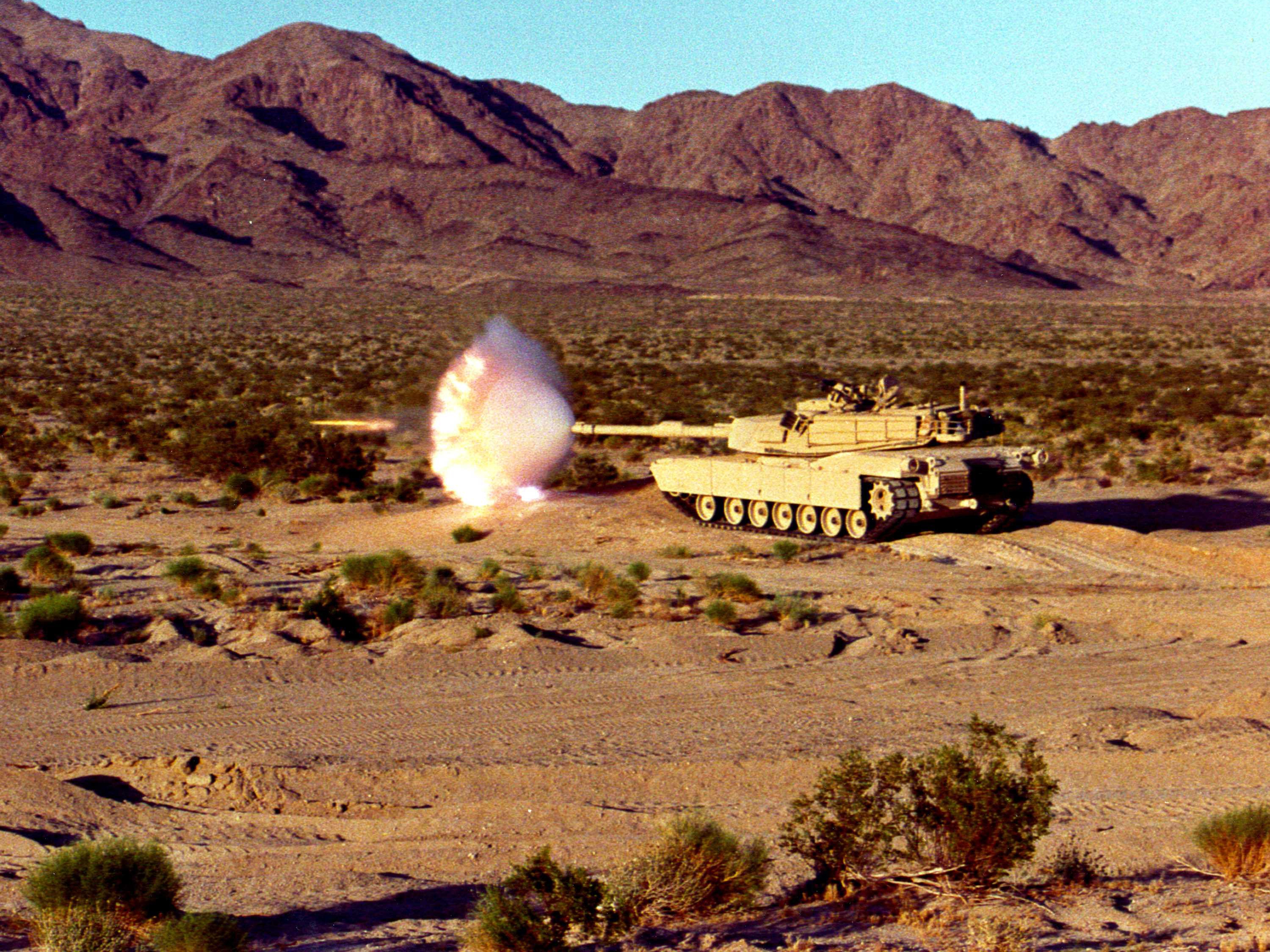 Download Military Tank HD Wallpaper