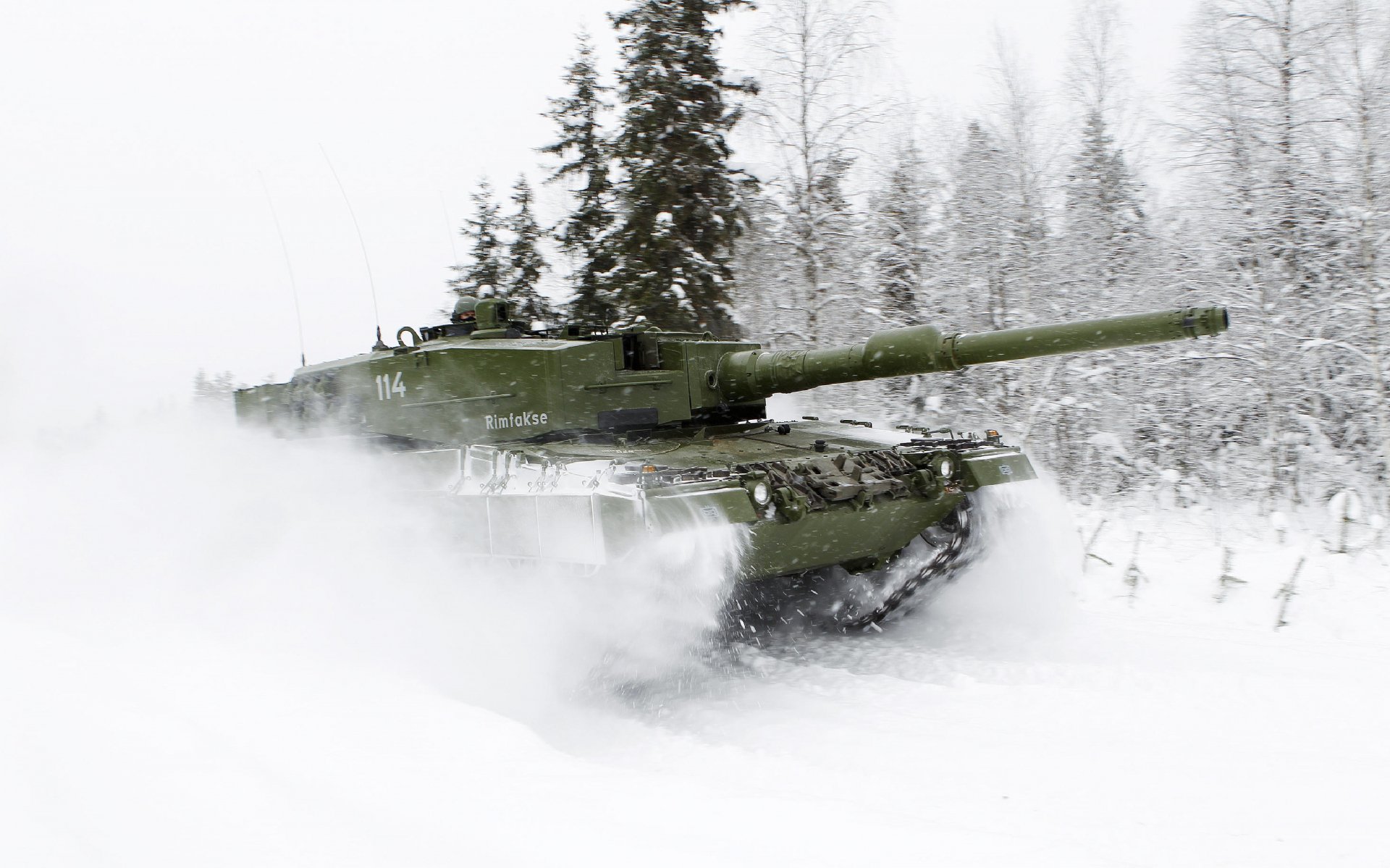 Leopard 2 Winter Charge — 2K Quad HD Military Wallpaper