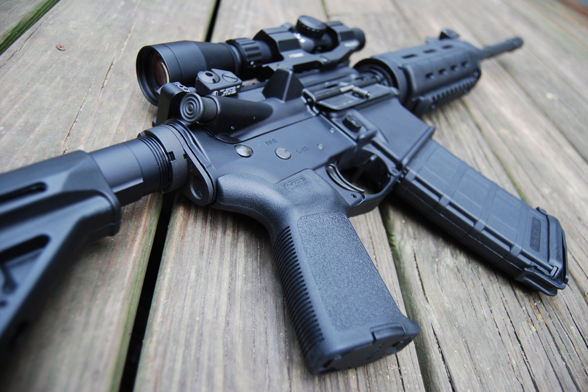 Download Man Made Assault Rifle HD Wallpaper