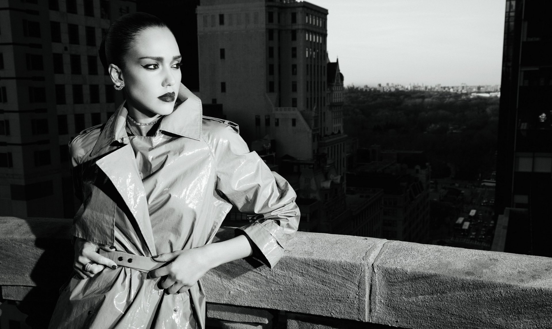 Stunning HD Wallpaper of Jessica Alba in Urban Elegance