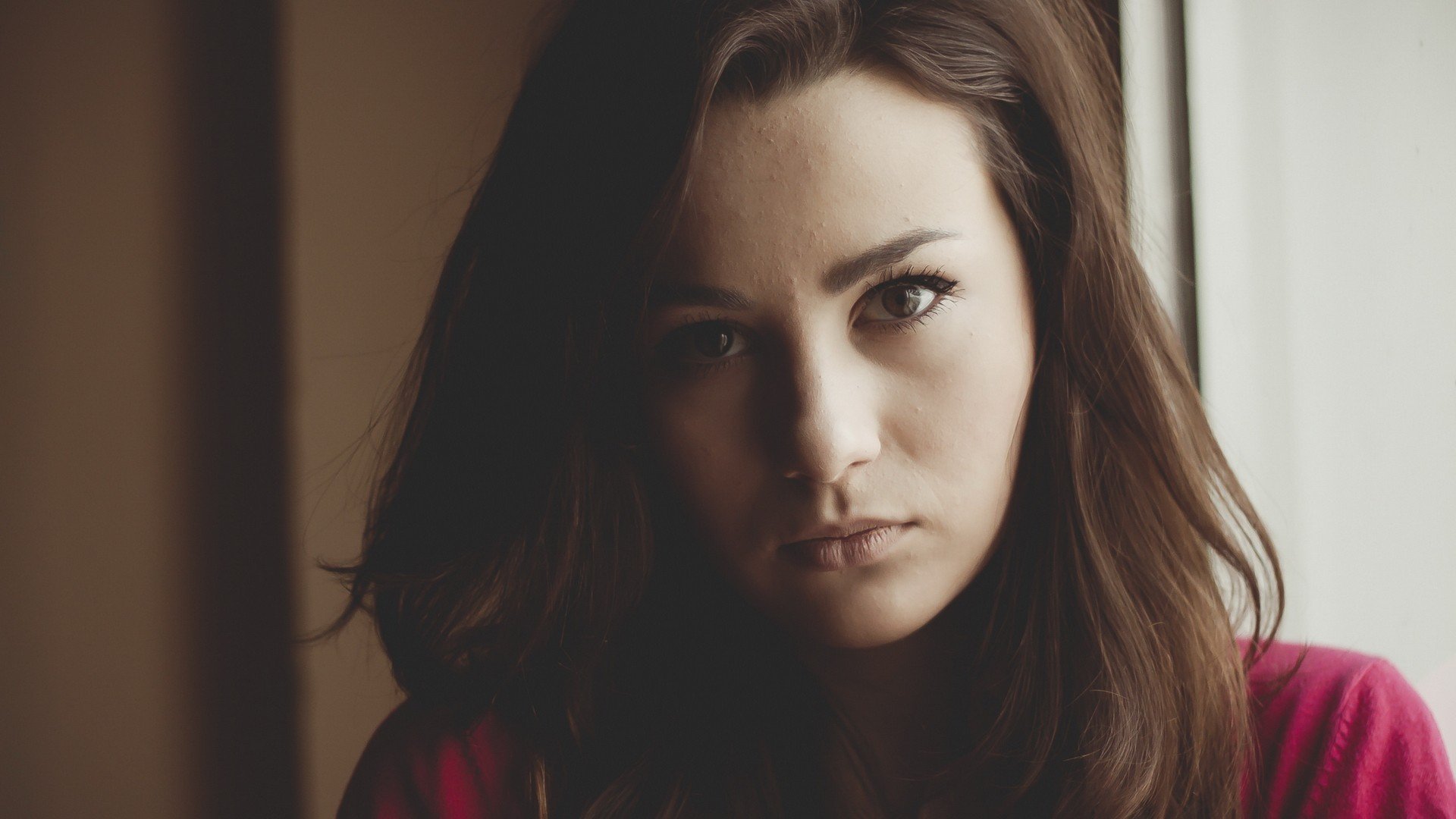 HD Portrait of a Thoughtful Woman Model | 1920x1080 | Wallpaper Abyss