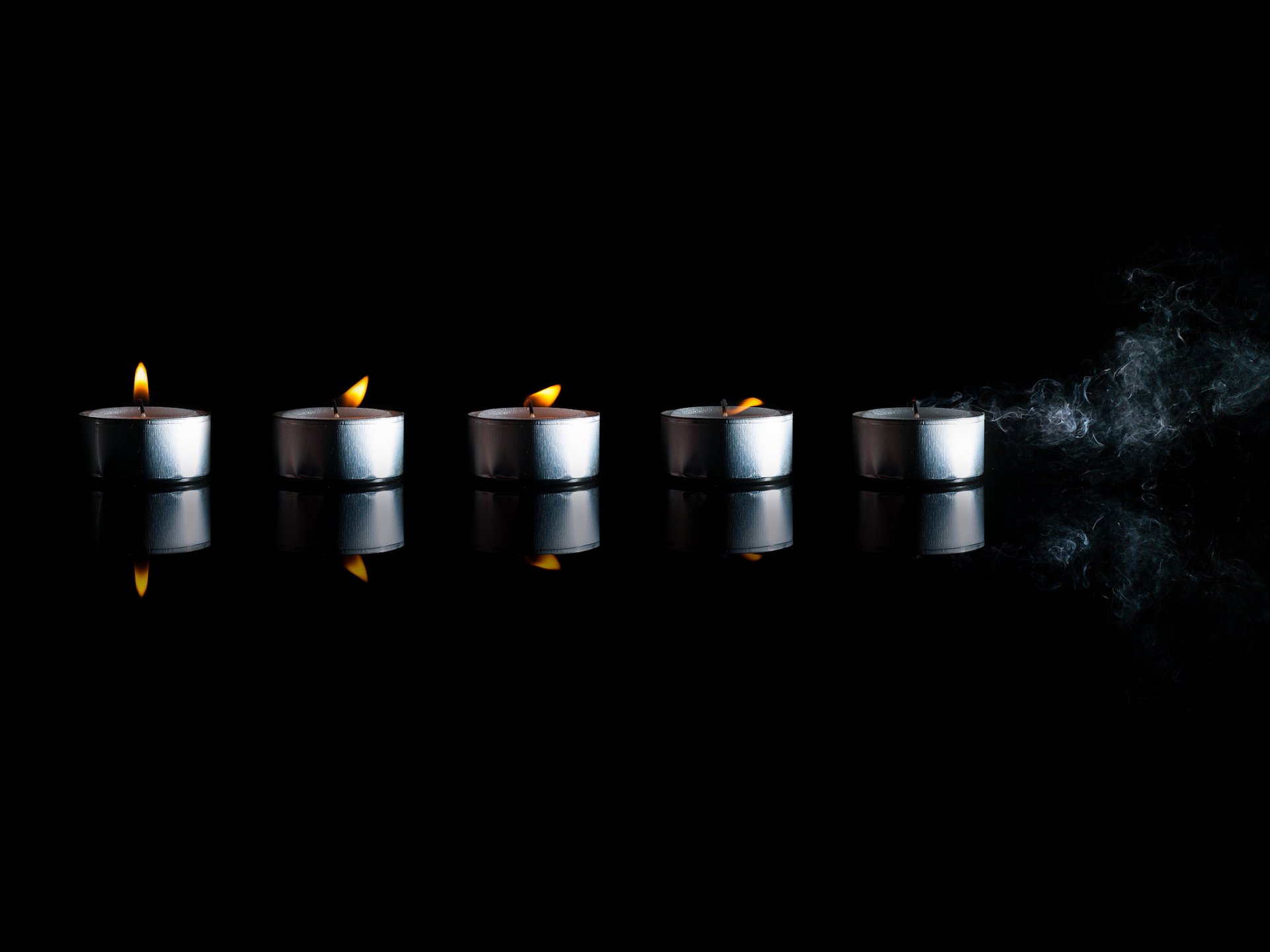 Ethereal Candlelight: HD Photography of Flickering Flames