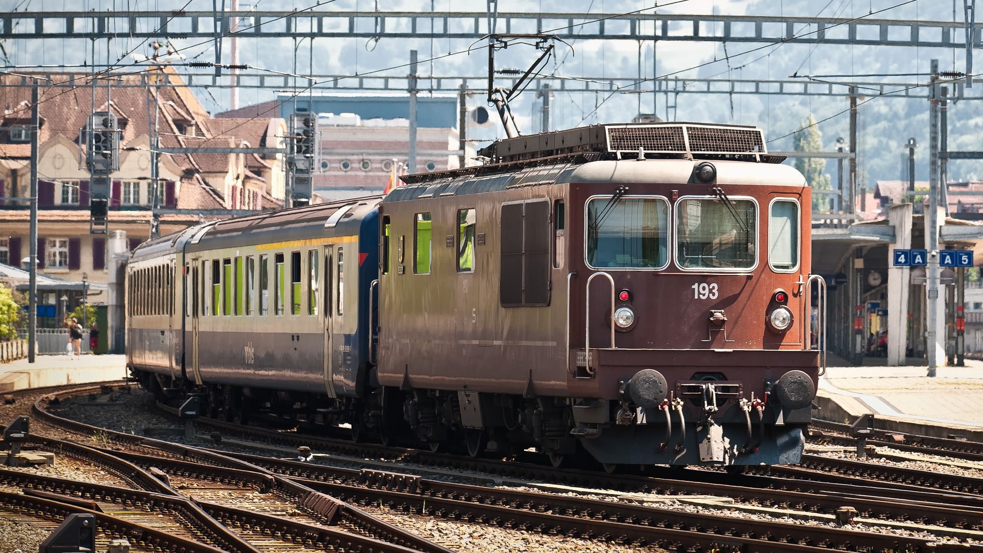 Electric Train: Stunning HD Wallpaper of a Railroad Vehicle