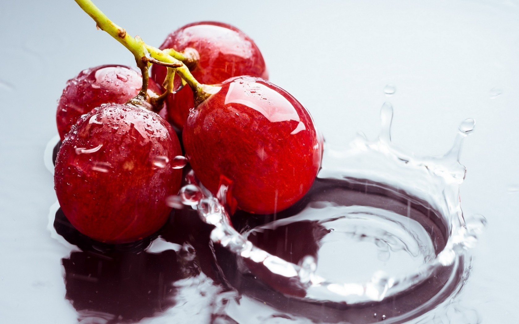 Juicy Red Grapes Splash - HD Food Wallpaper