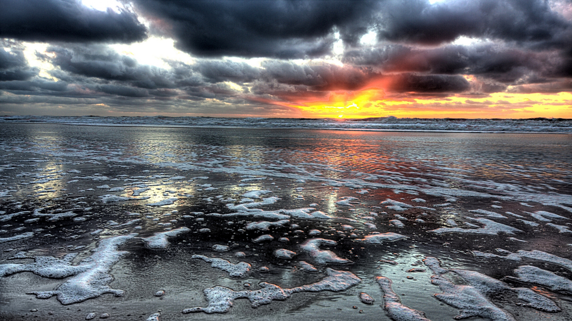 HD Nature’s Beachscape: Dramatic Sunset Waves