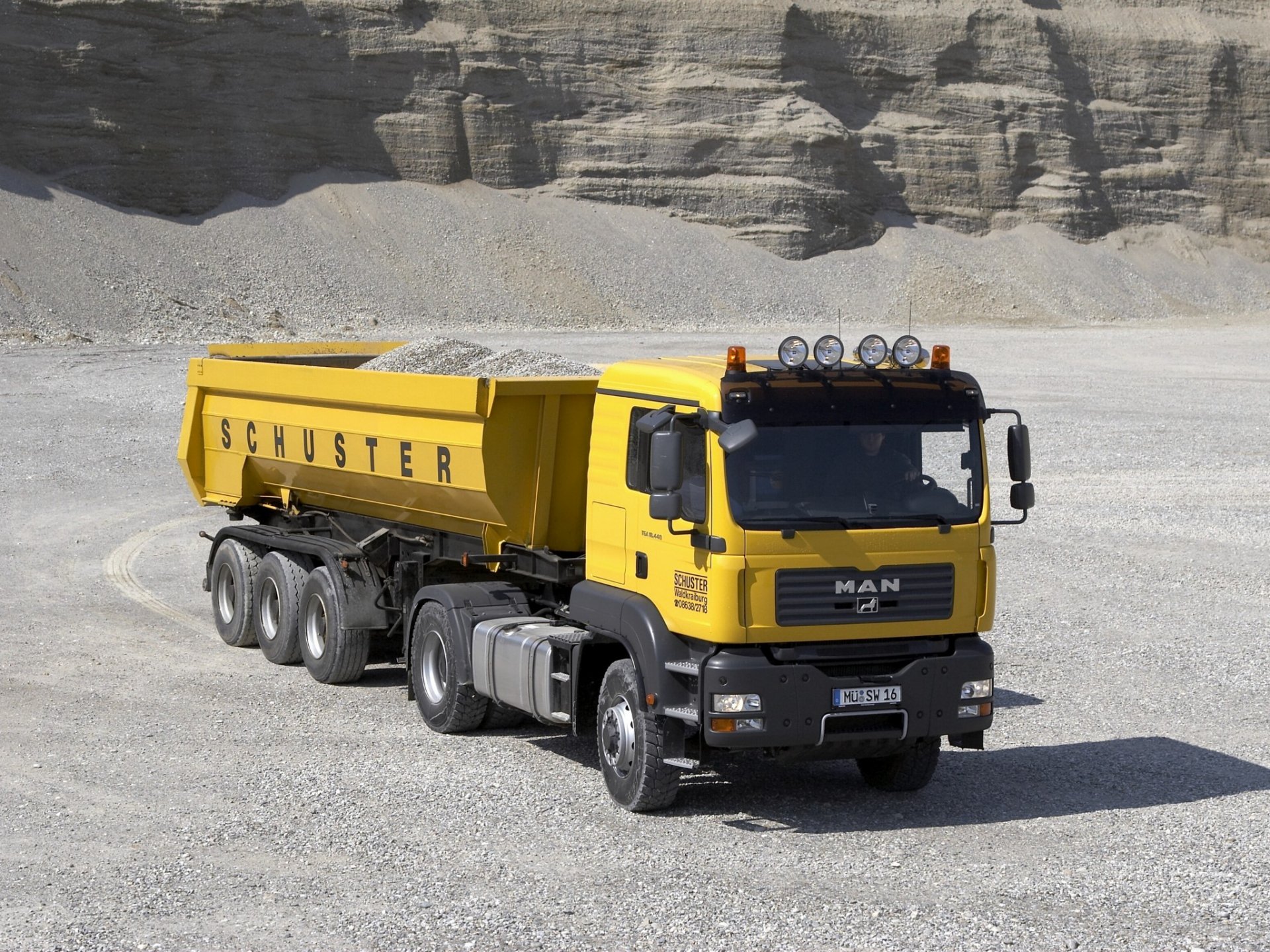 Download Vehicle Man HD Wallpaper