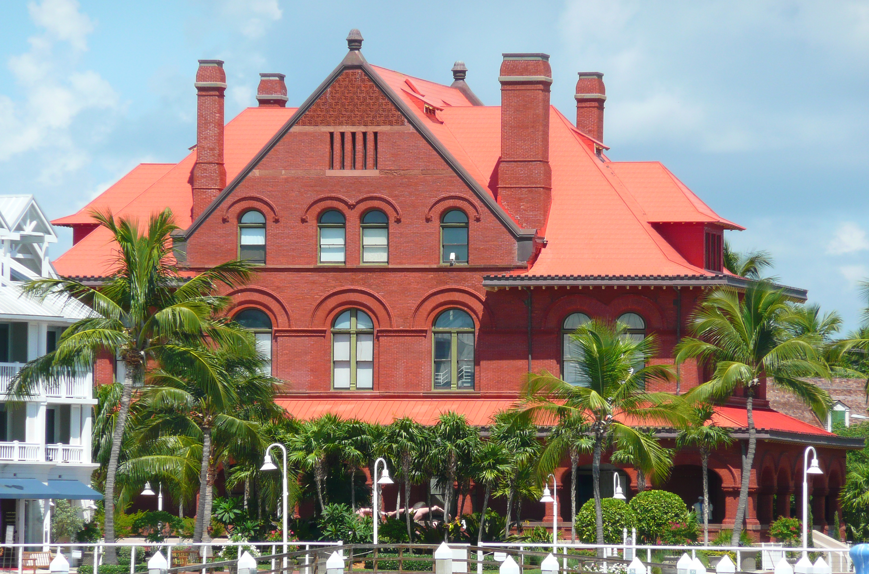 Download Man Made House HD Wallpaper