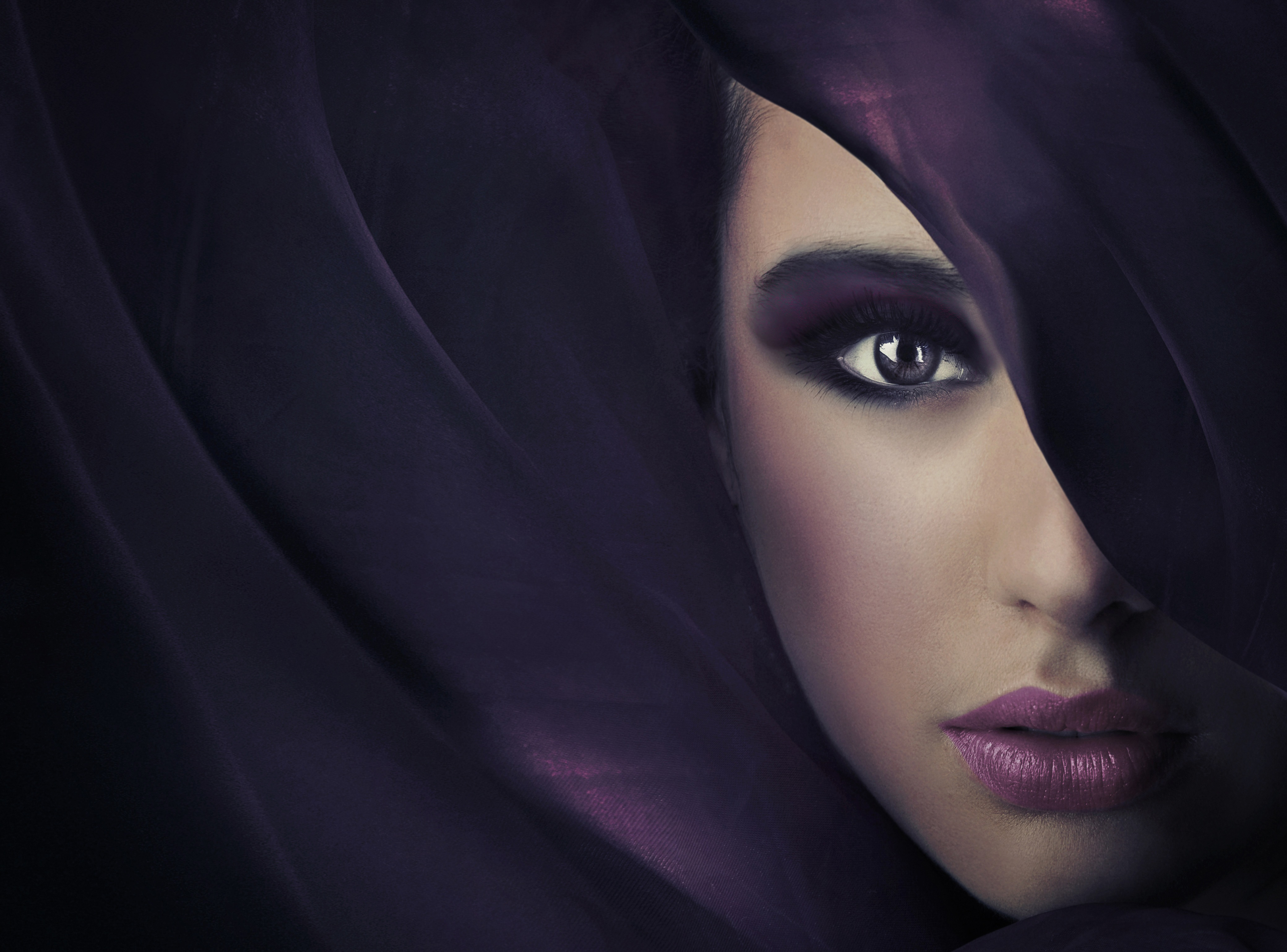 Elegant Makeup Style: 4K Ultra HD Fashion Wallpaper by Saphyre Snow