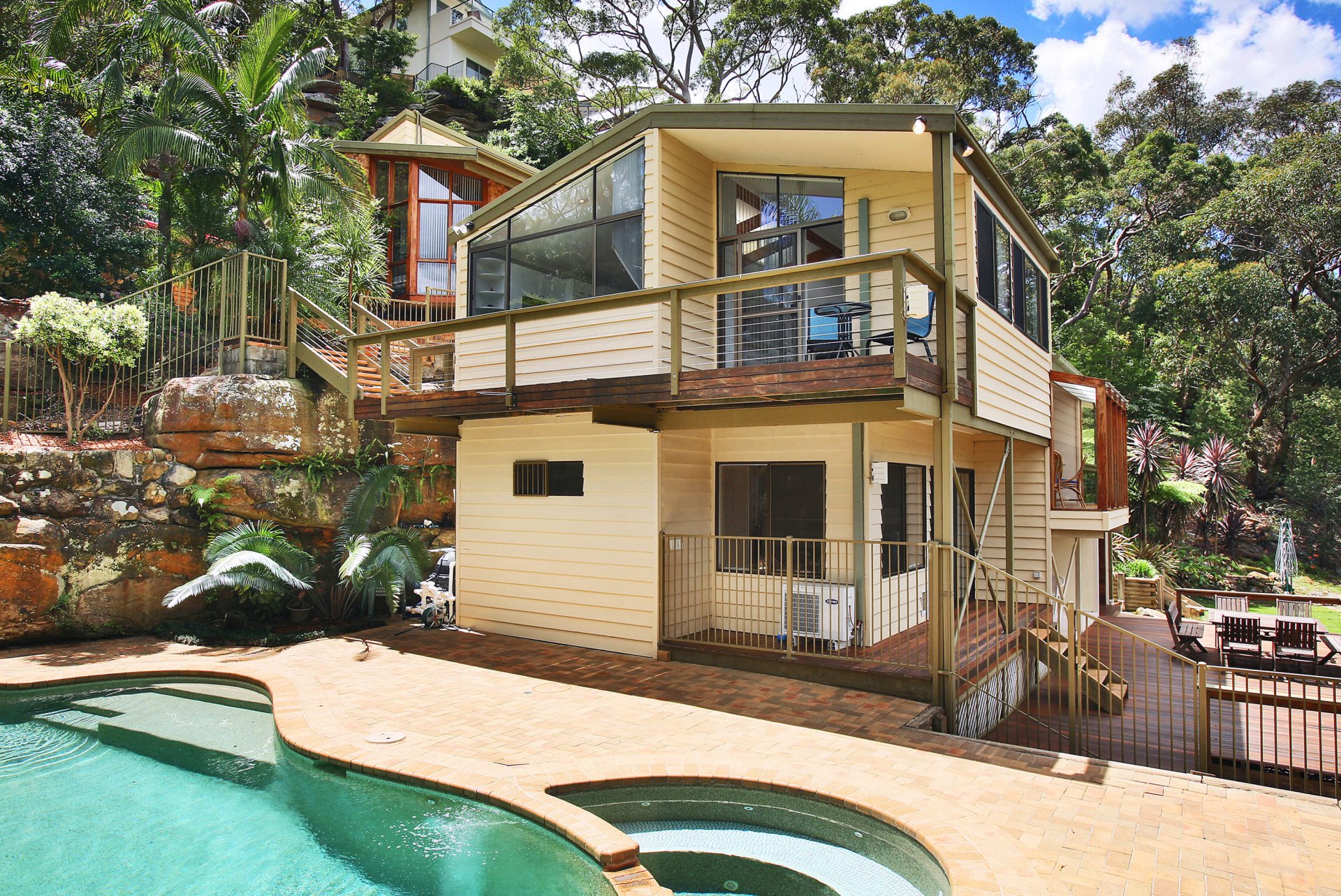 Stunning Man-Made House: HD Wallpaper for Your Desktop