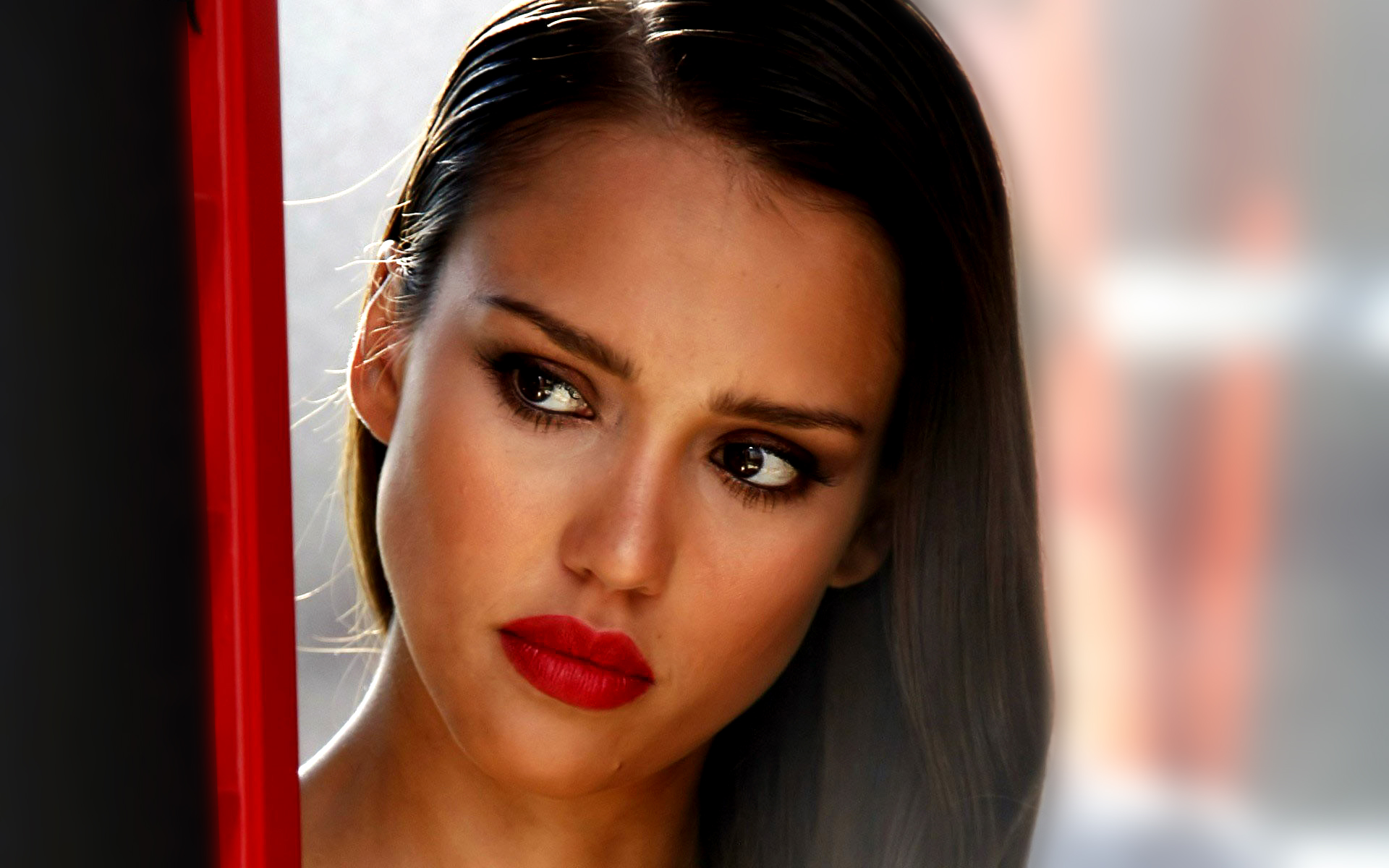 Jessica Alba HD Wallpaper: Captivating Celebrity Elegance