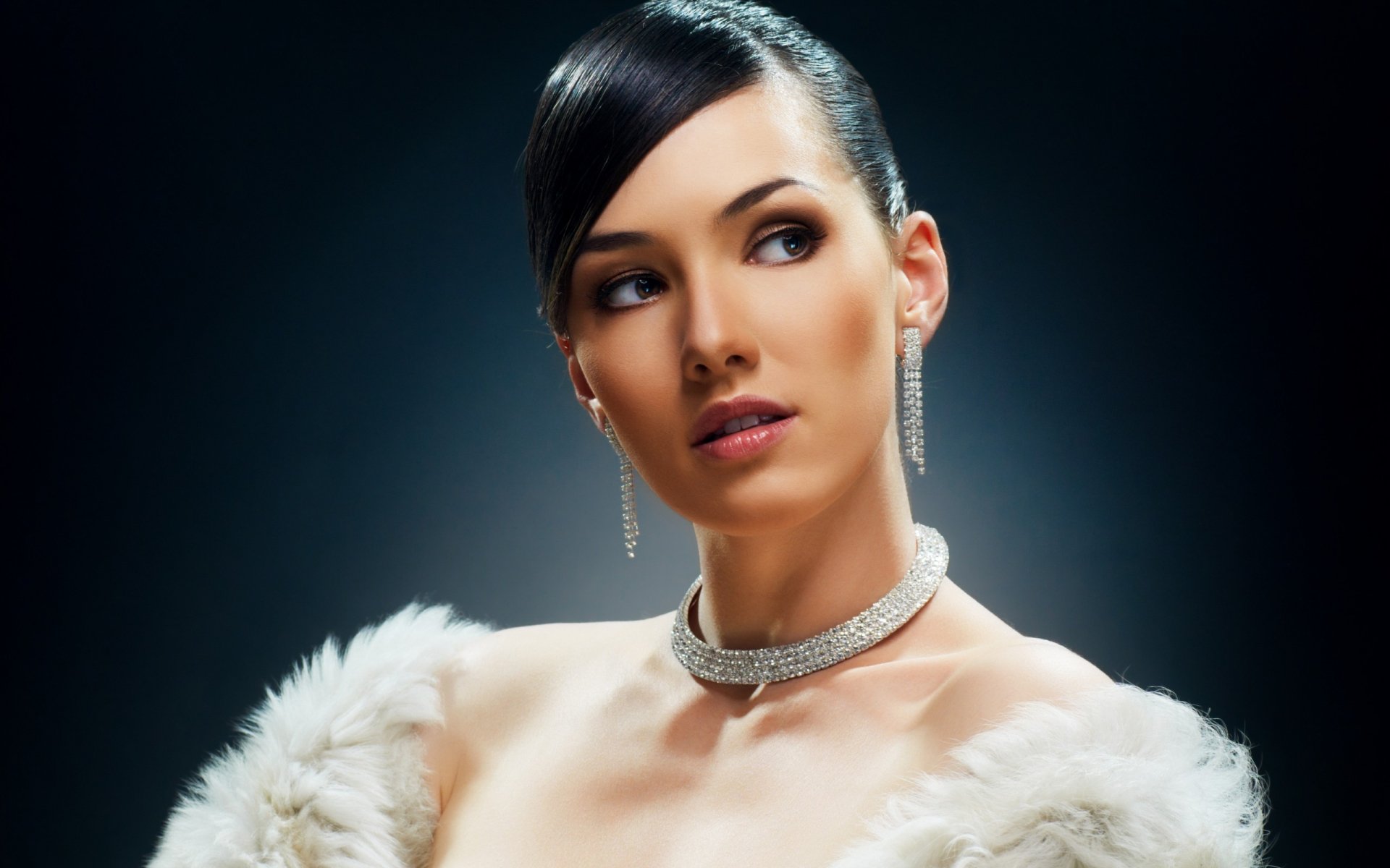 Elegant Woman's Portrait - Stunning HD Wallpaper