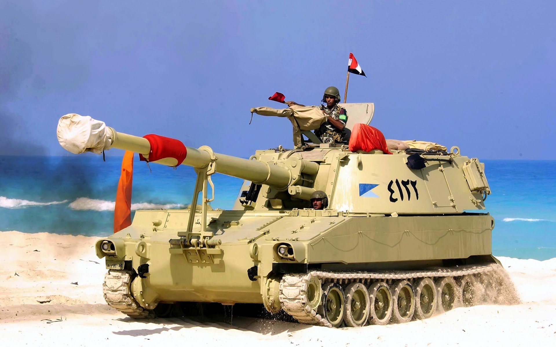 Download Military Tank HD Wallpaper