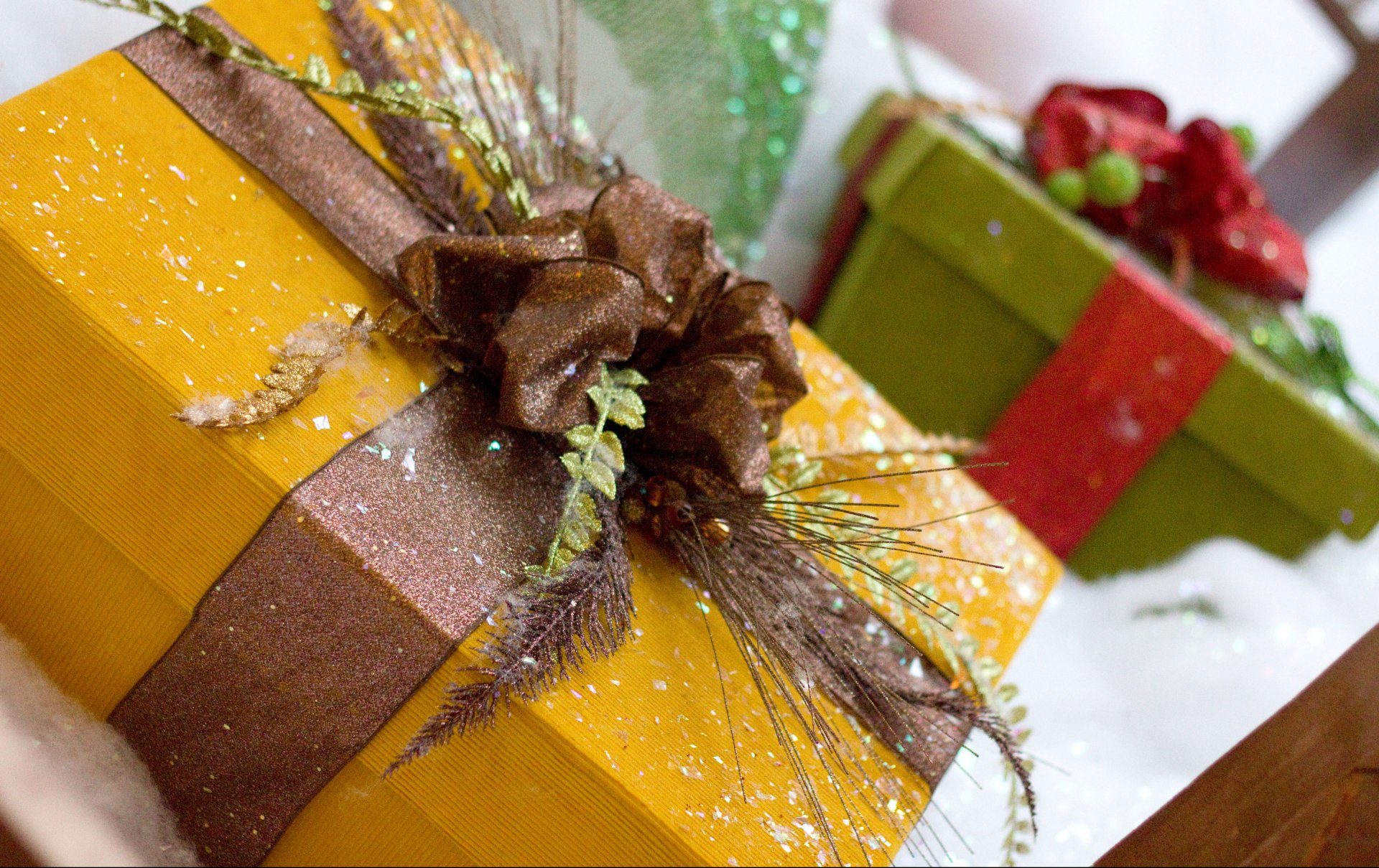 HD Gift Elegance: Wrapped Wonders in Vibrant Hues