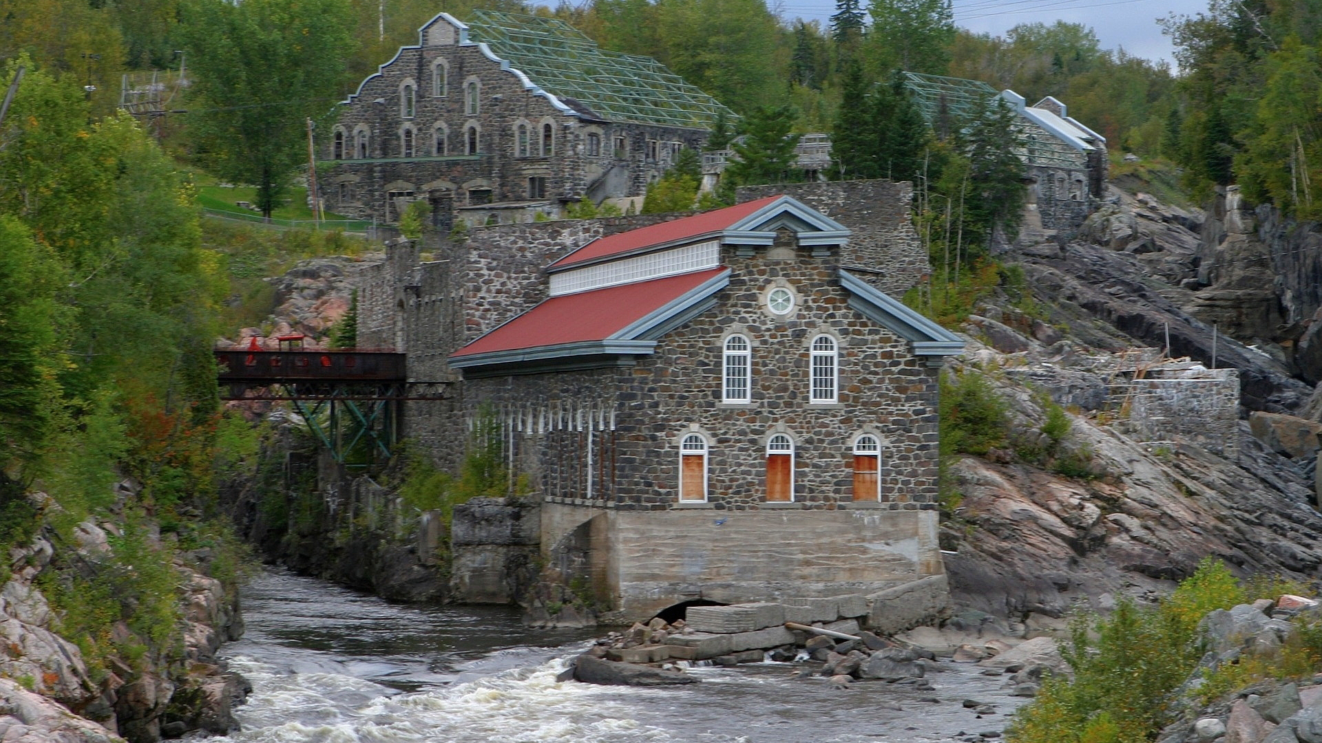 Download Man Made House HD Wallpaper