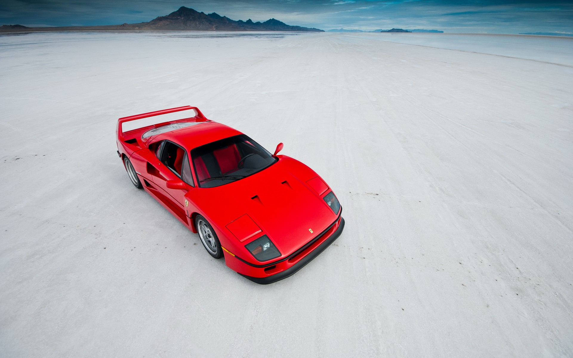 Download Vehicle Ferrari F40 HD Wallpaper