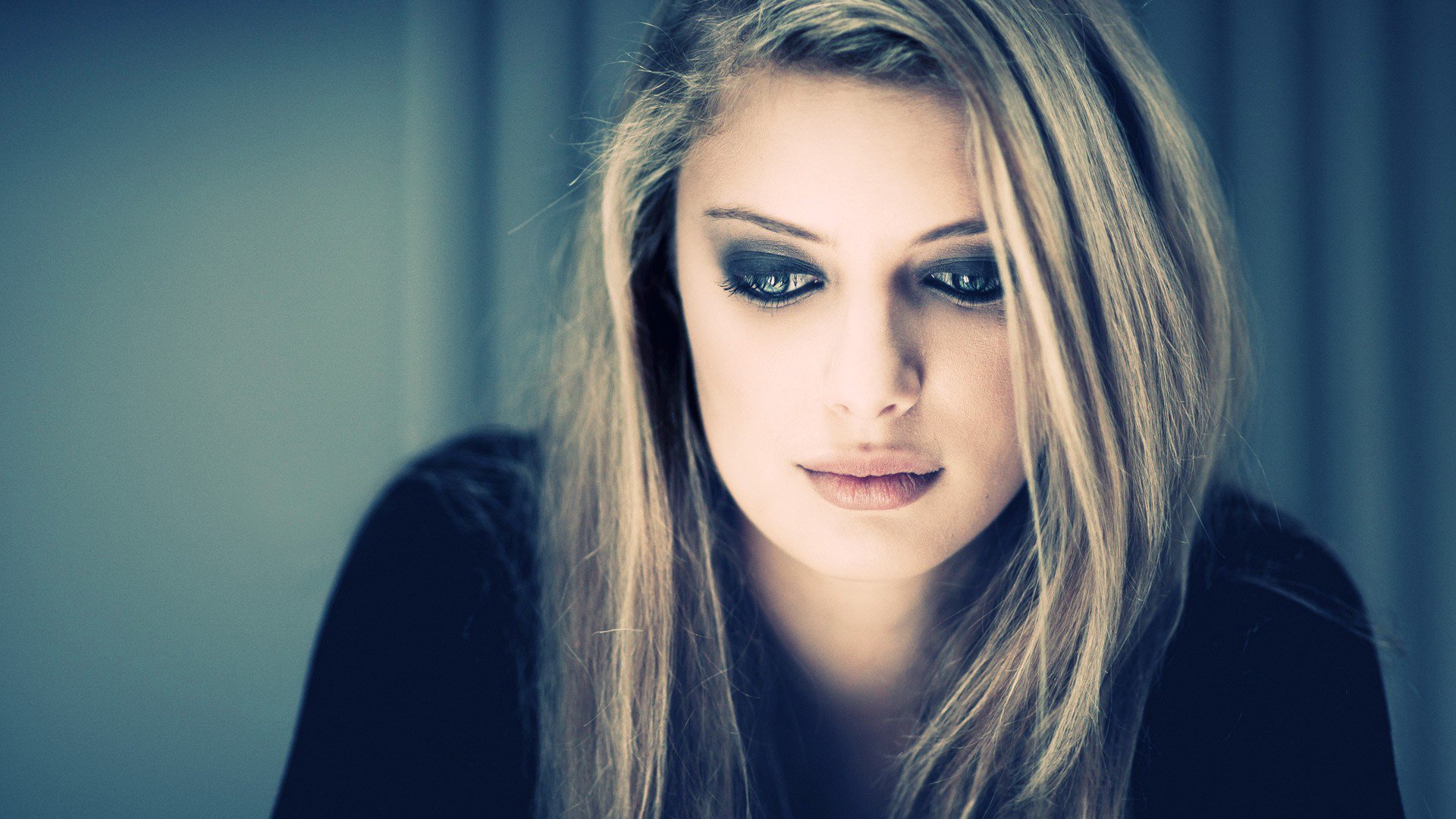 Captivating Woman's Face - HD Wallpaper