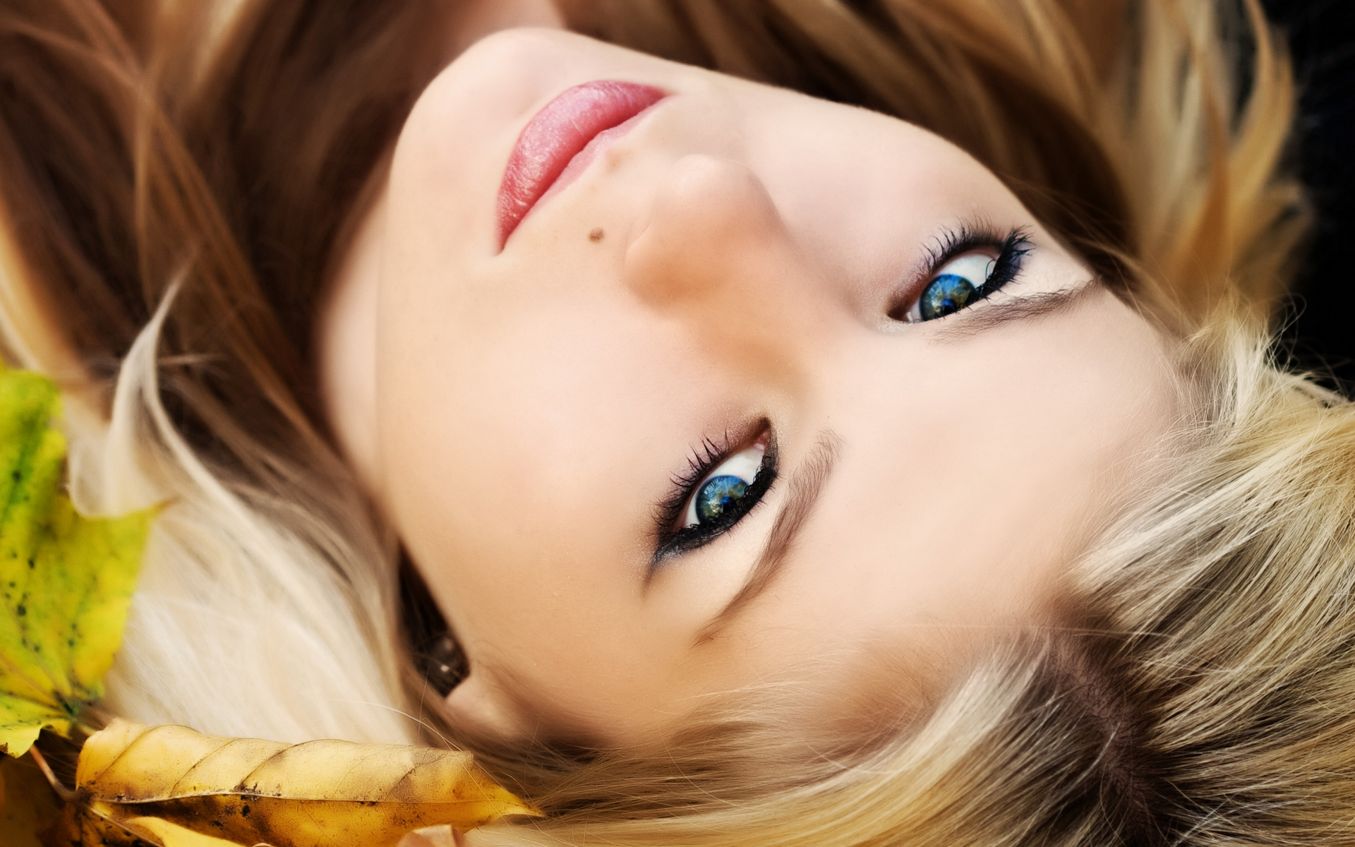 Download Woman Face HD Wallpaper